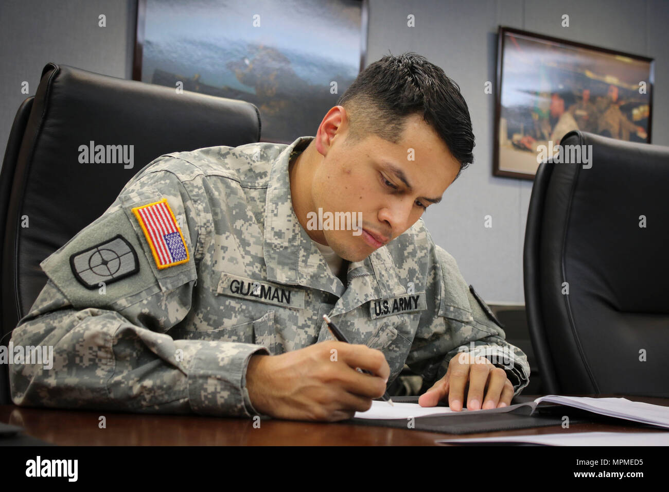 98th expeditionary signal battalion hi-res stock photography and images ...