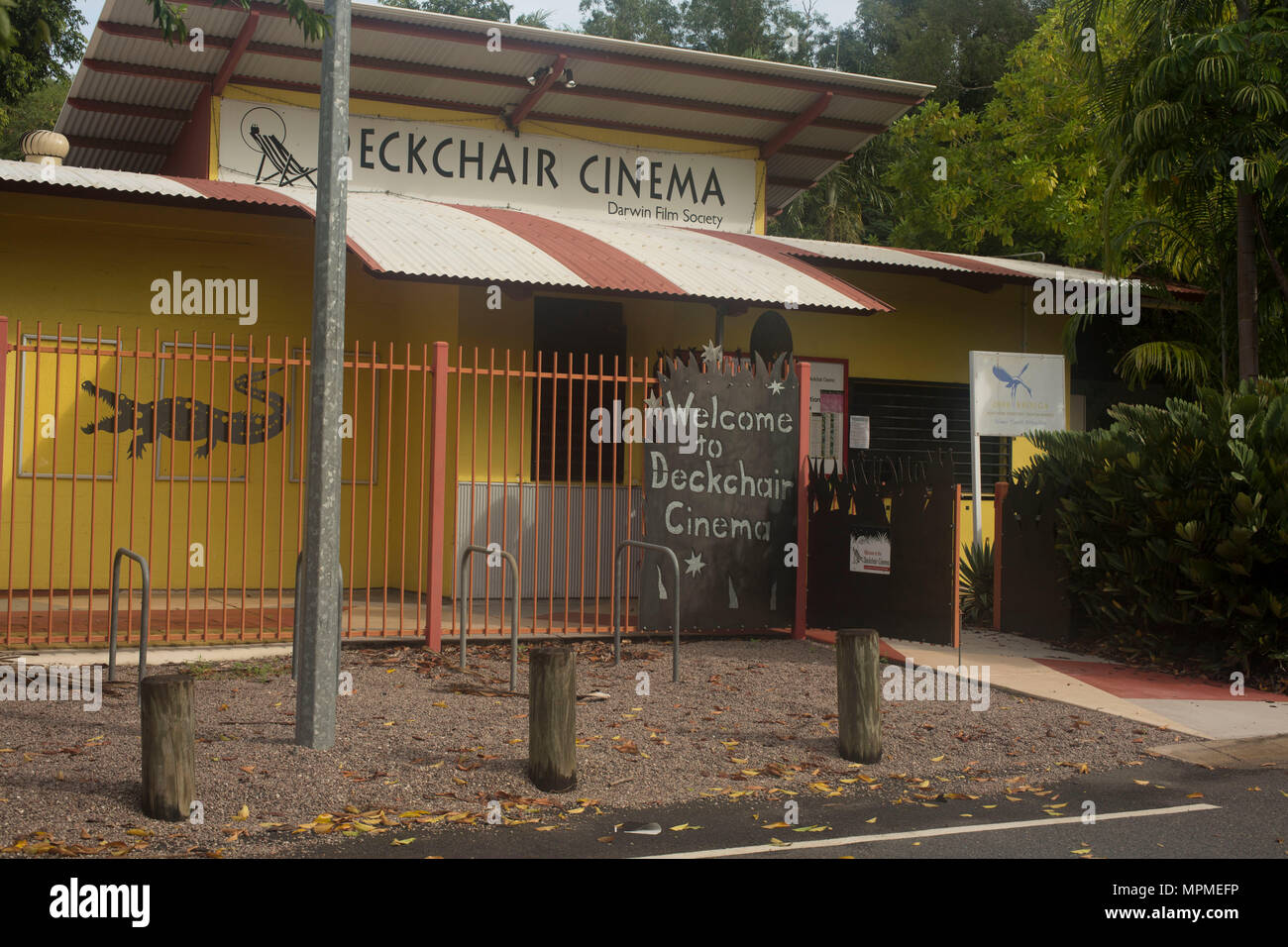 Darwin deckchair cinema australia hi-res stock photography and images ...