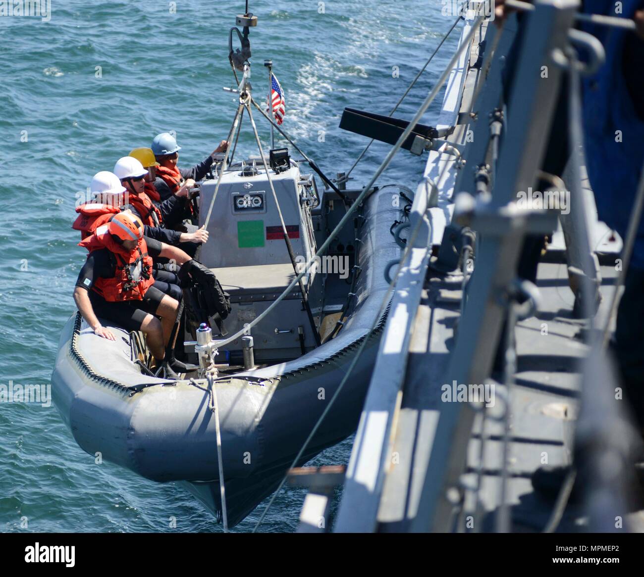 170328-N-FO714-020 PACIFIC OCEAN (March 28, 2017) Sailors from the ...