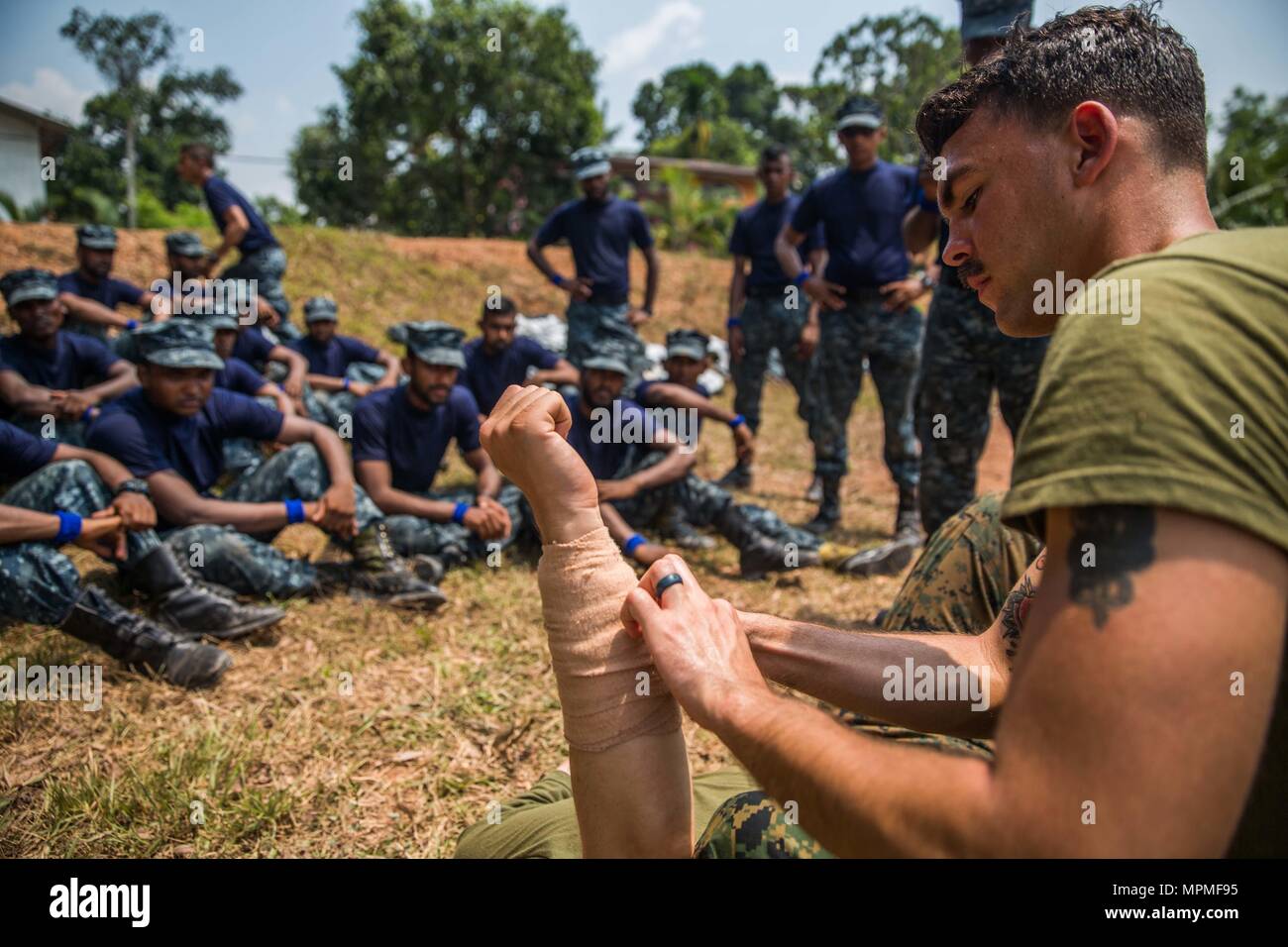 Wound dressing u hi-res stock photography and images - Alamy