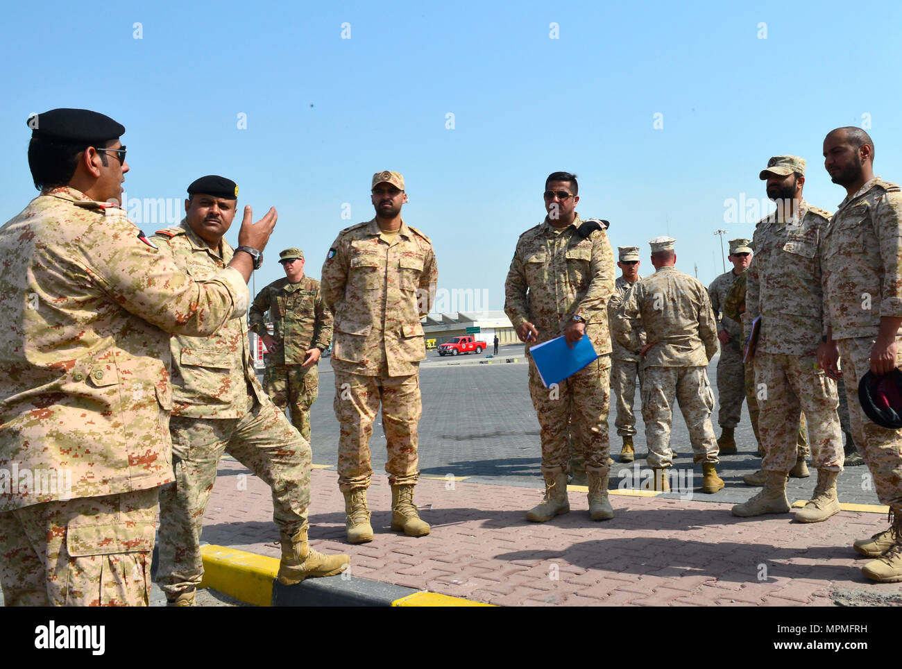 Kuwaiti police hi-res stock photography and images - Alamy