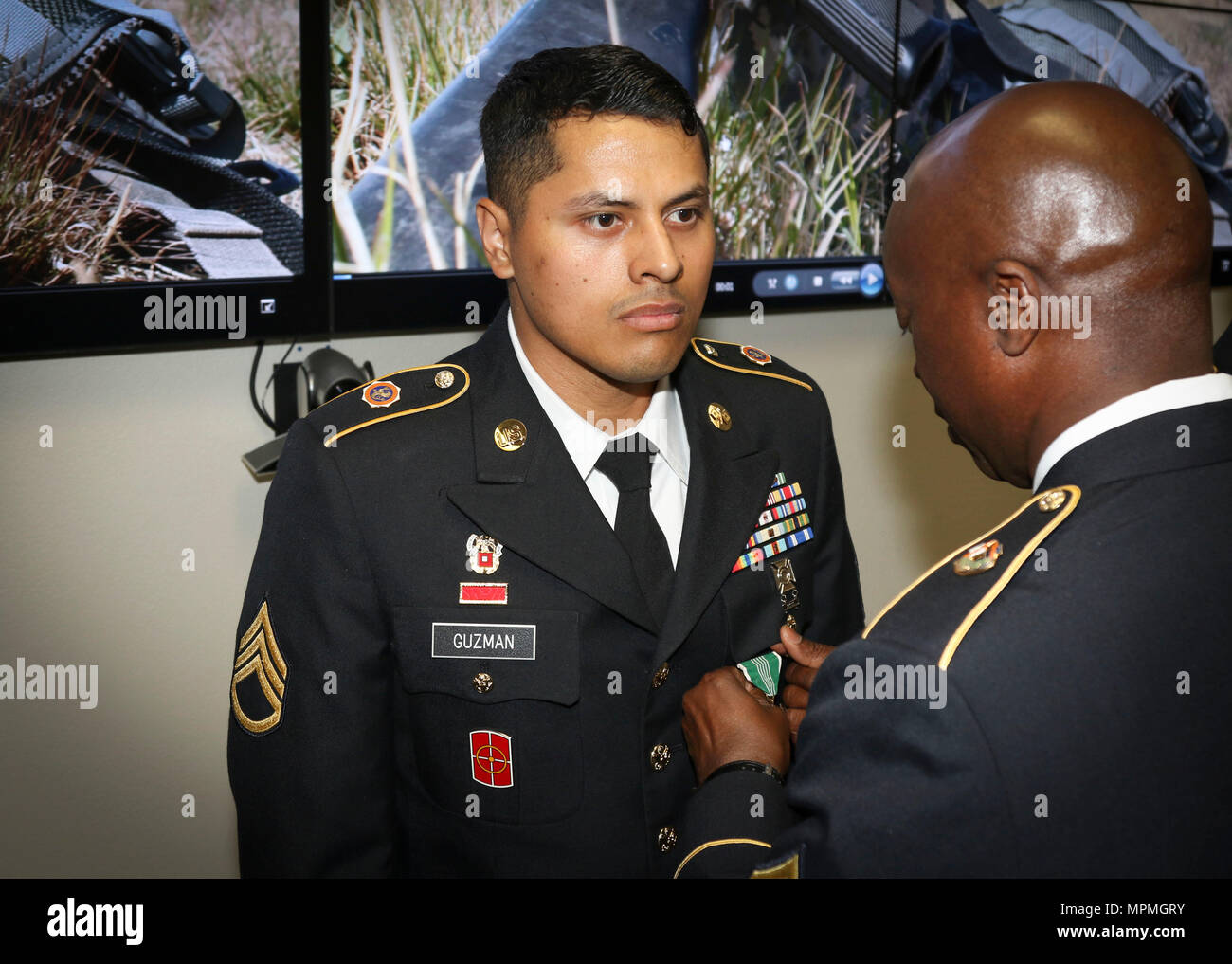 98th expeditionary signal battalion hi-res stock photography and images ...