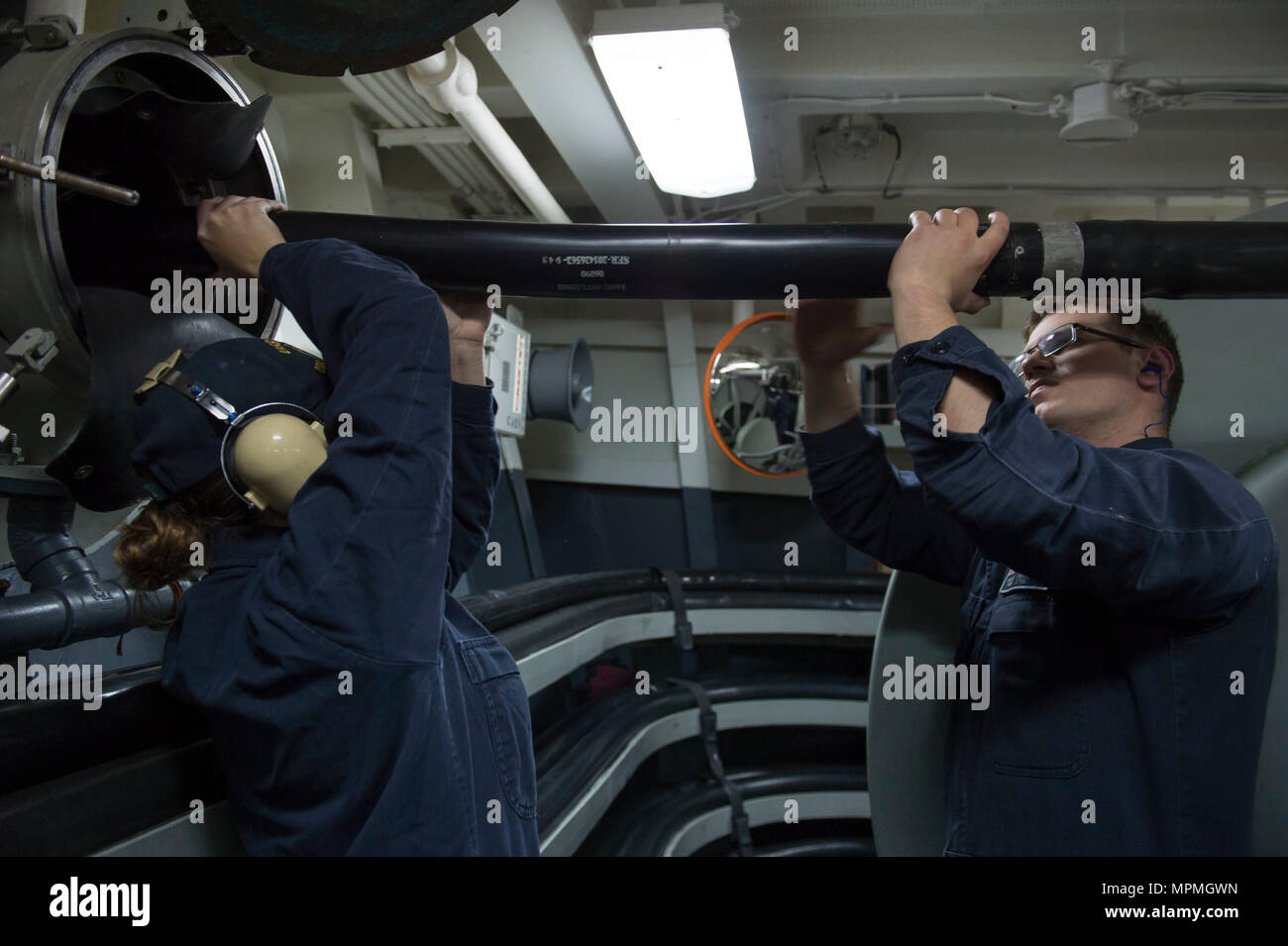 Towed array sonar hi-res stock photography and images - Alamy