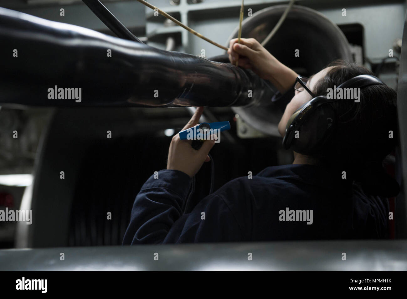Towed array sonar hi-res stock photography and images - Alamy