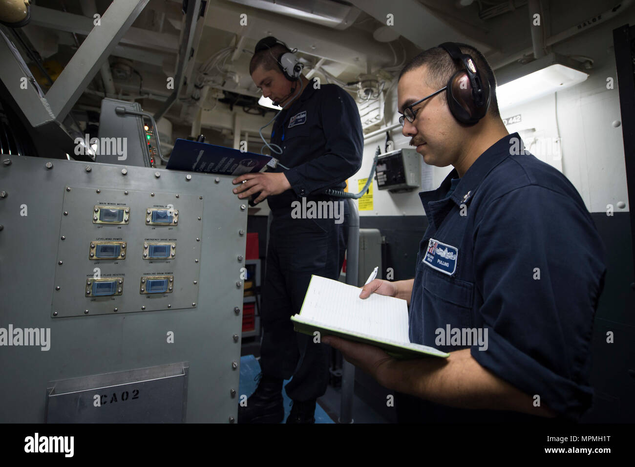Towed array sonar hi-res stock photography and images - Alamy