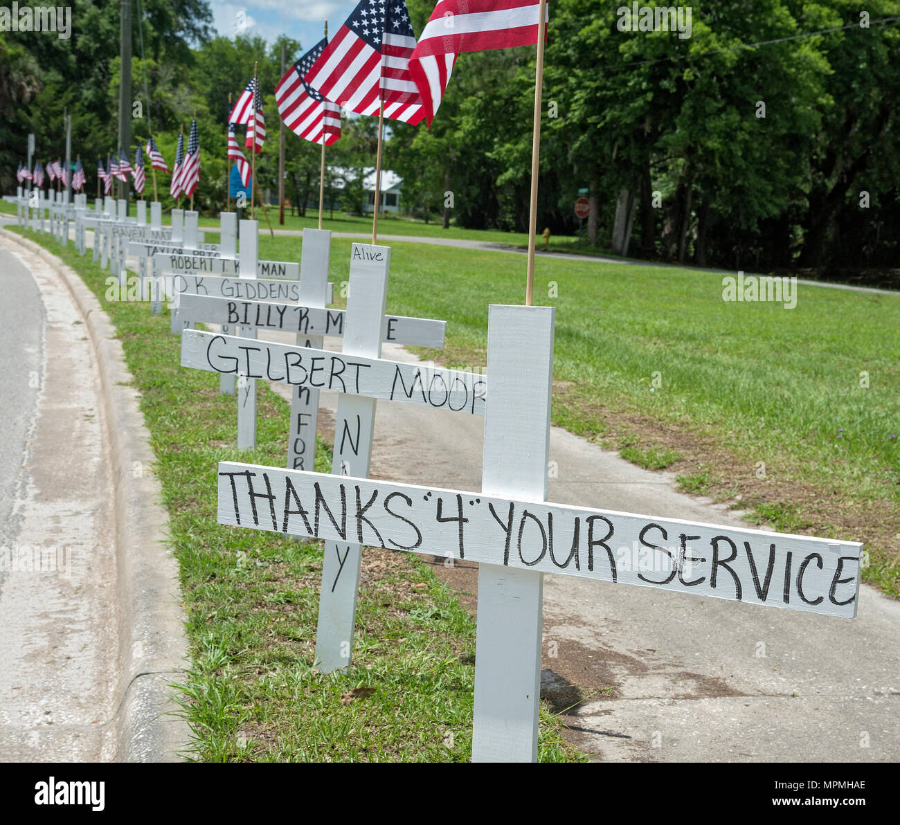 Memorial Day crosses to honor those who have served in the U.S ...