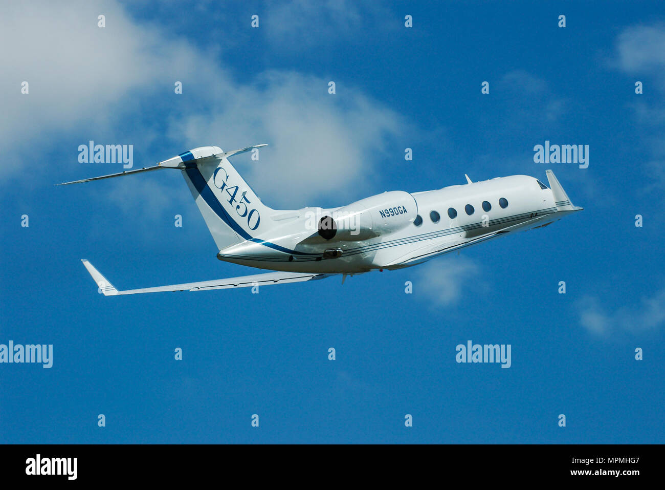 Gulfstream G450, Gulfstream GIV-X, a version of the Gulfstream GIV or G ...