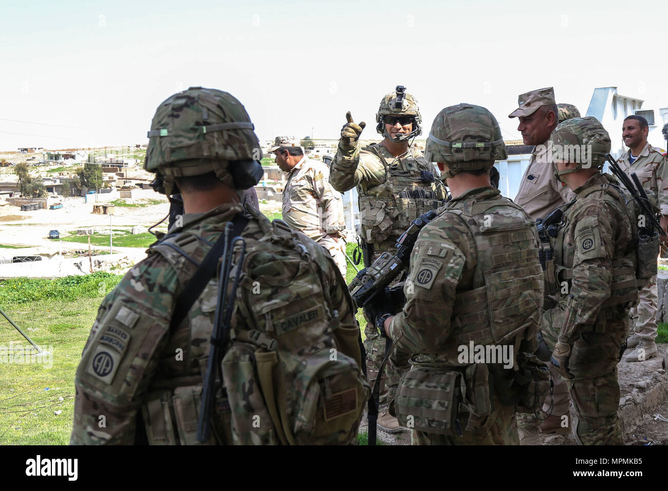 Iraqi army soldiers paratroopers hi-res stock photography and images ...
