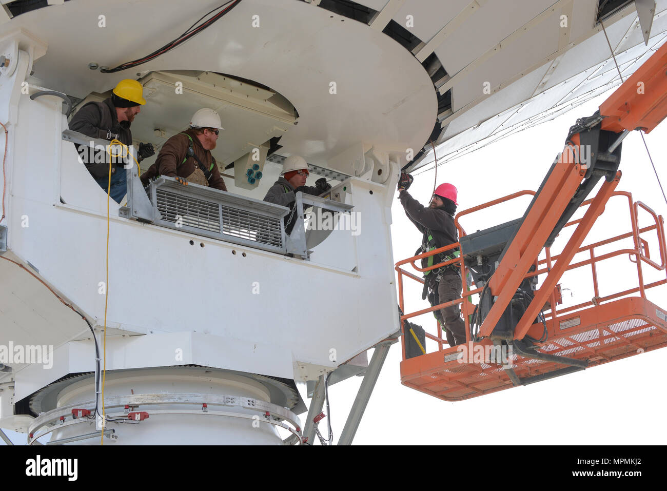 Air force wideband enterprise terminal hi-res stock photography and ...
