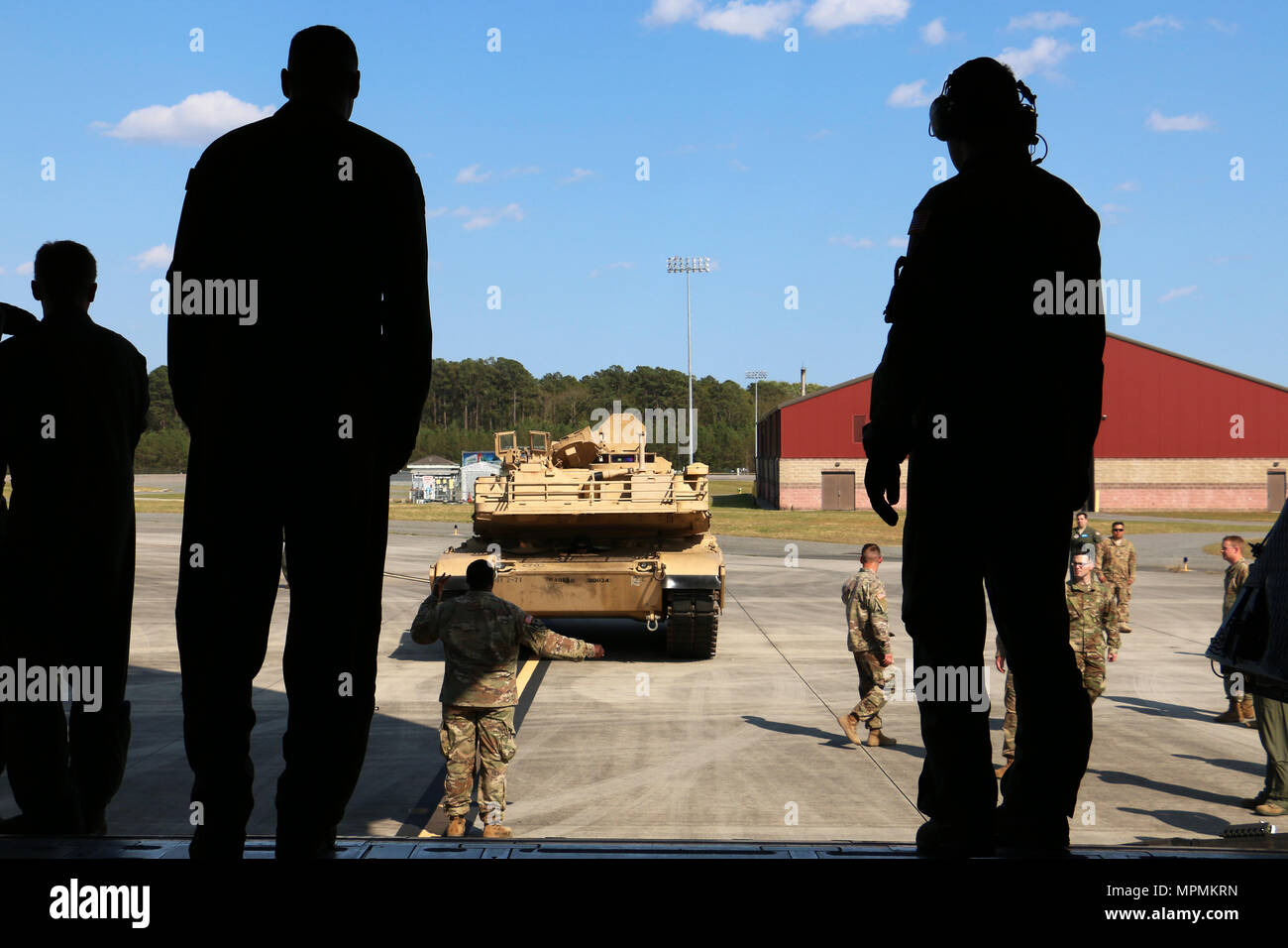 Airmen watch as Soldiers from 2nd Battalion, 7th Infantry Regiment, 1st ...