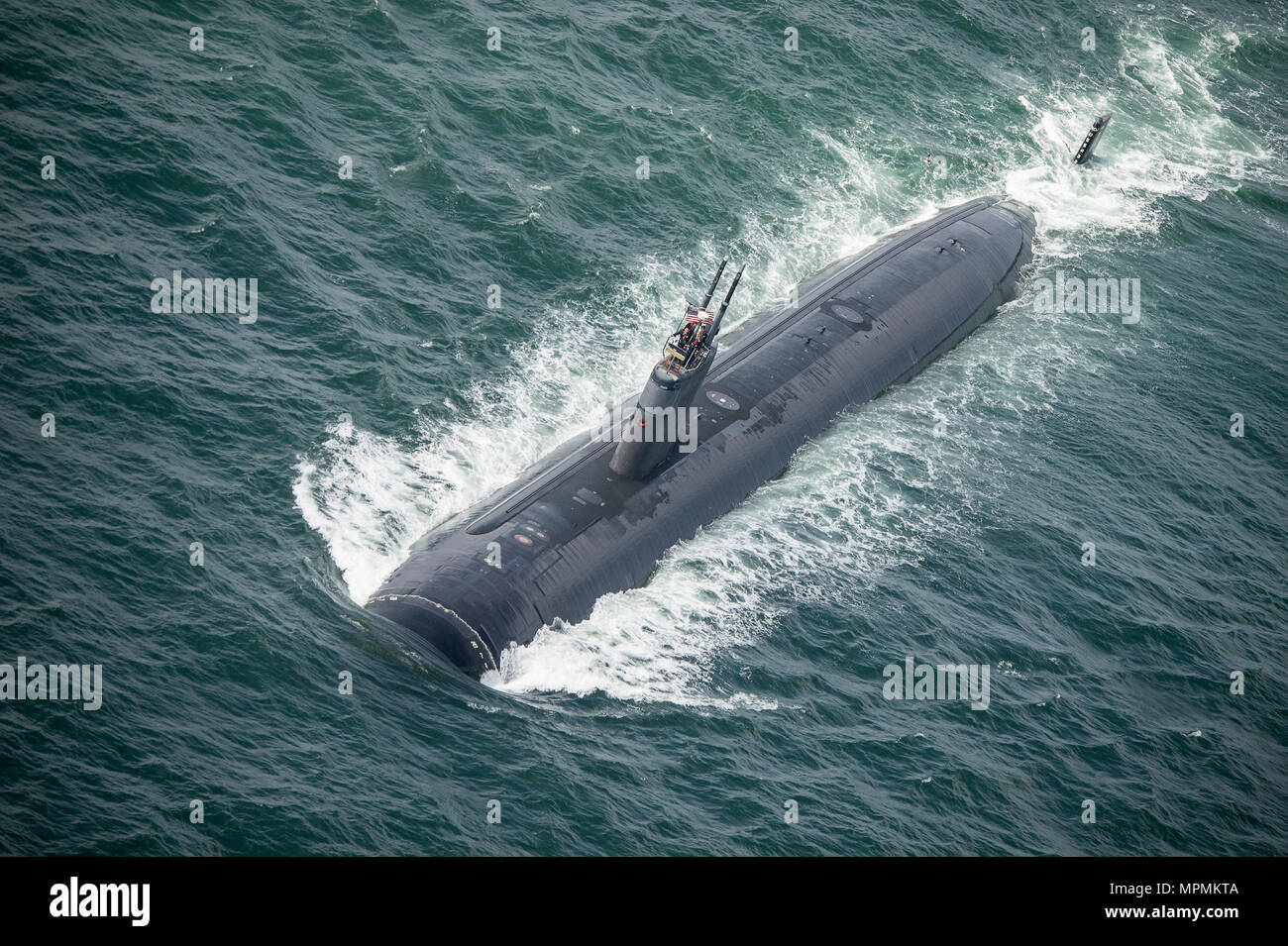 The Los Angeles-class fast attack submarine USS Pasadena (SSN 752 ...