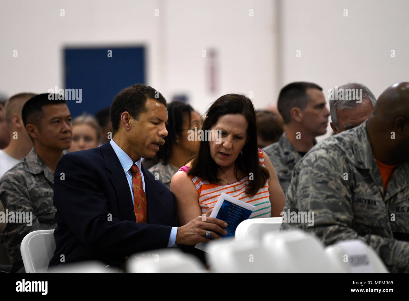U.S. Air Force Col. (Ret.) Ronald Graves (left) and Jane Dyer (right ...
