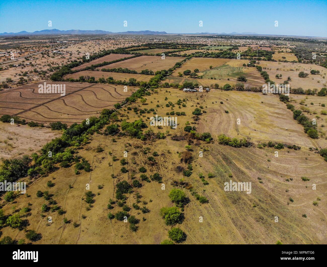 Drought horizon farm aerial hi-res stock photography and images - Alamy