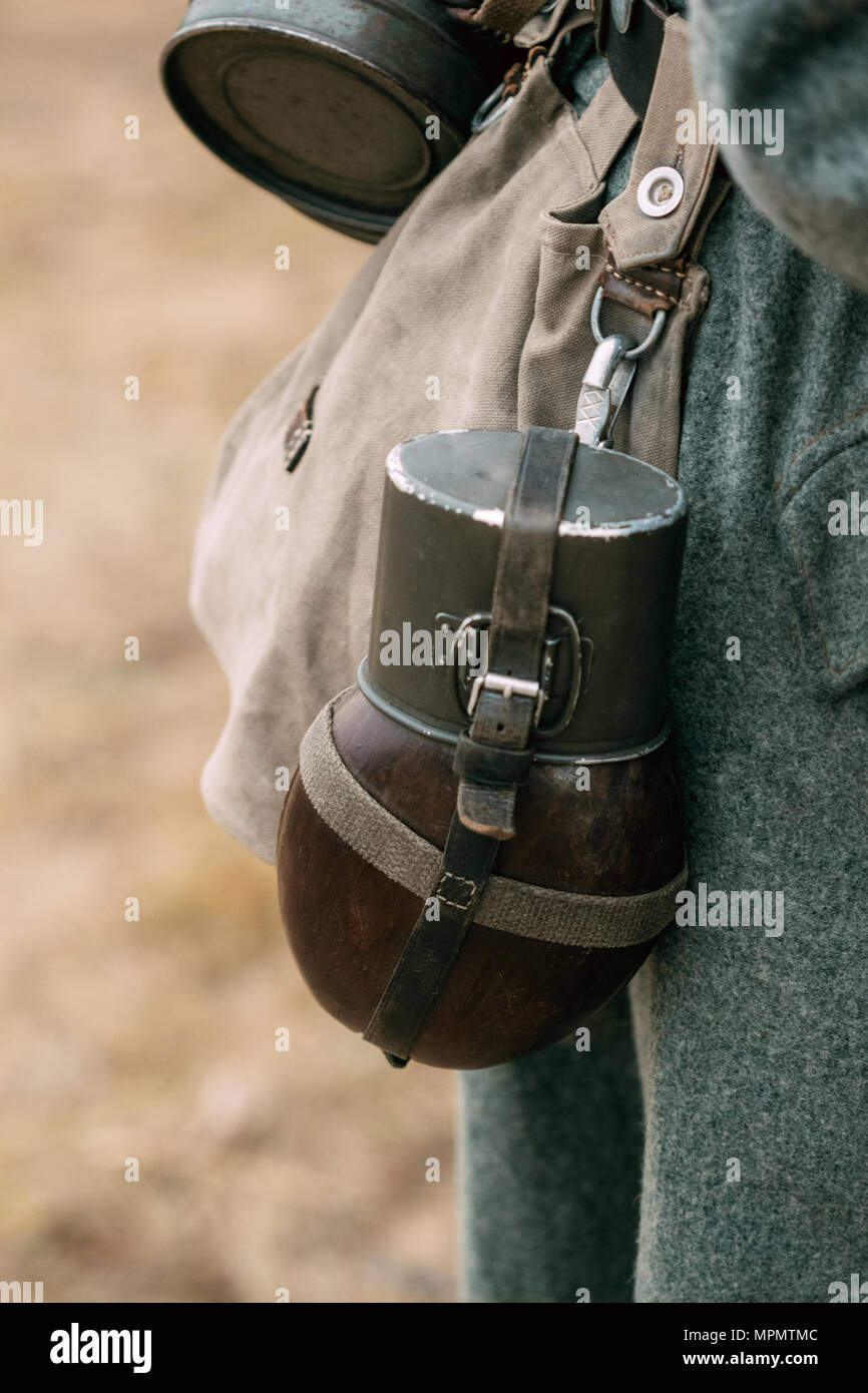 Soldier drinking bottle hi-res stock photography and images - Alamy