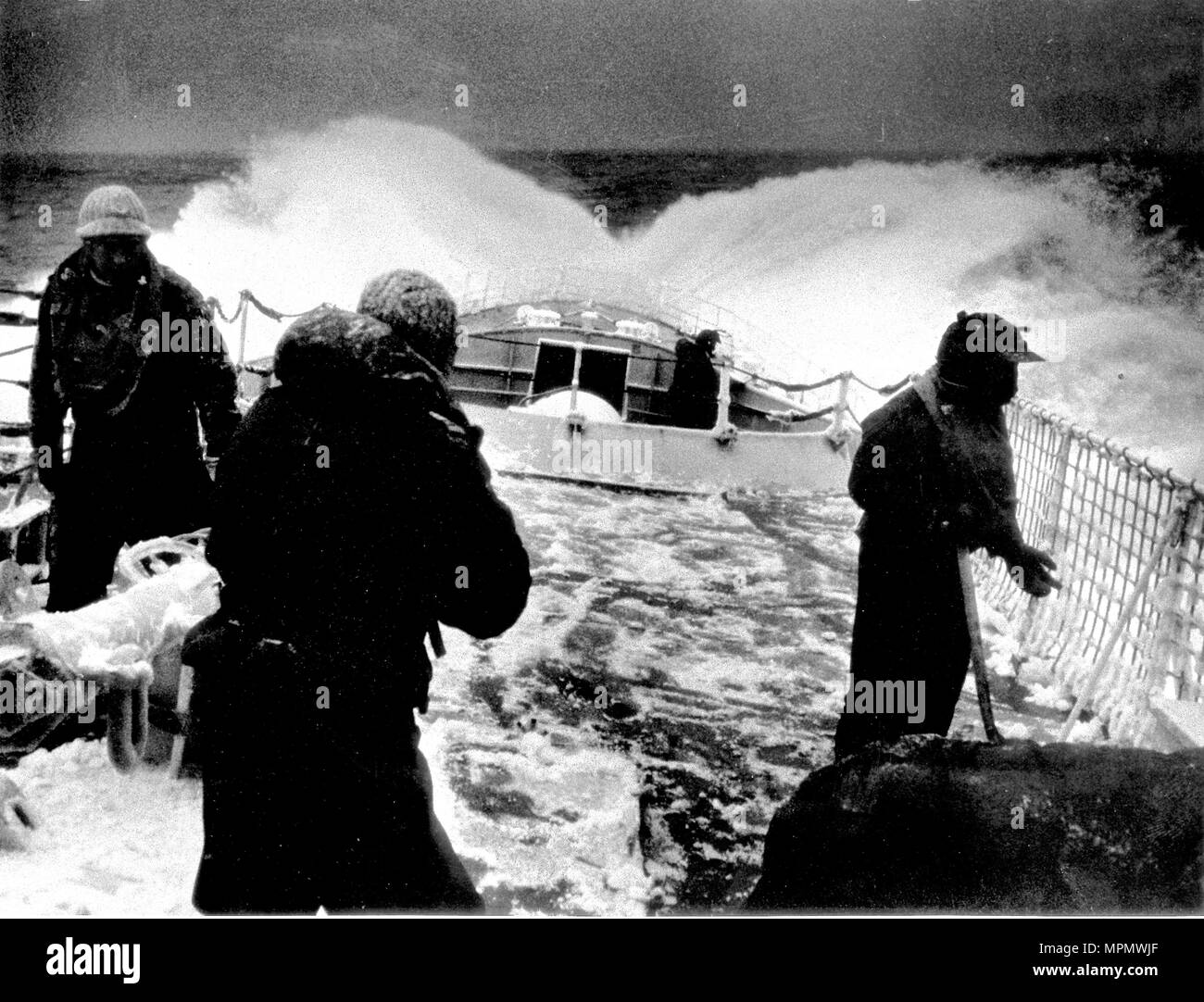 Hms leander hi-res stock photography and images - Alamy