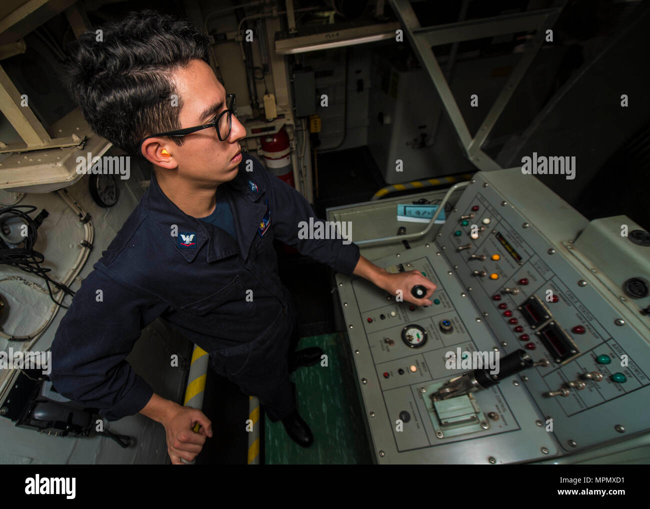 Towed Array Sonar Stock Photos & Towed Array Sonar Stock Images - Alamy