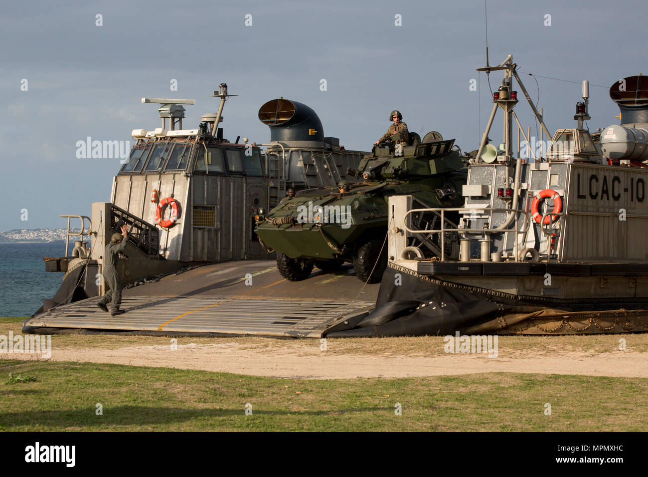 Marines with Weapons Co., Battalion Landing Team, 2nd Battalion, 5th ...