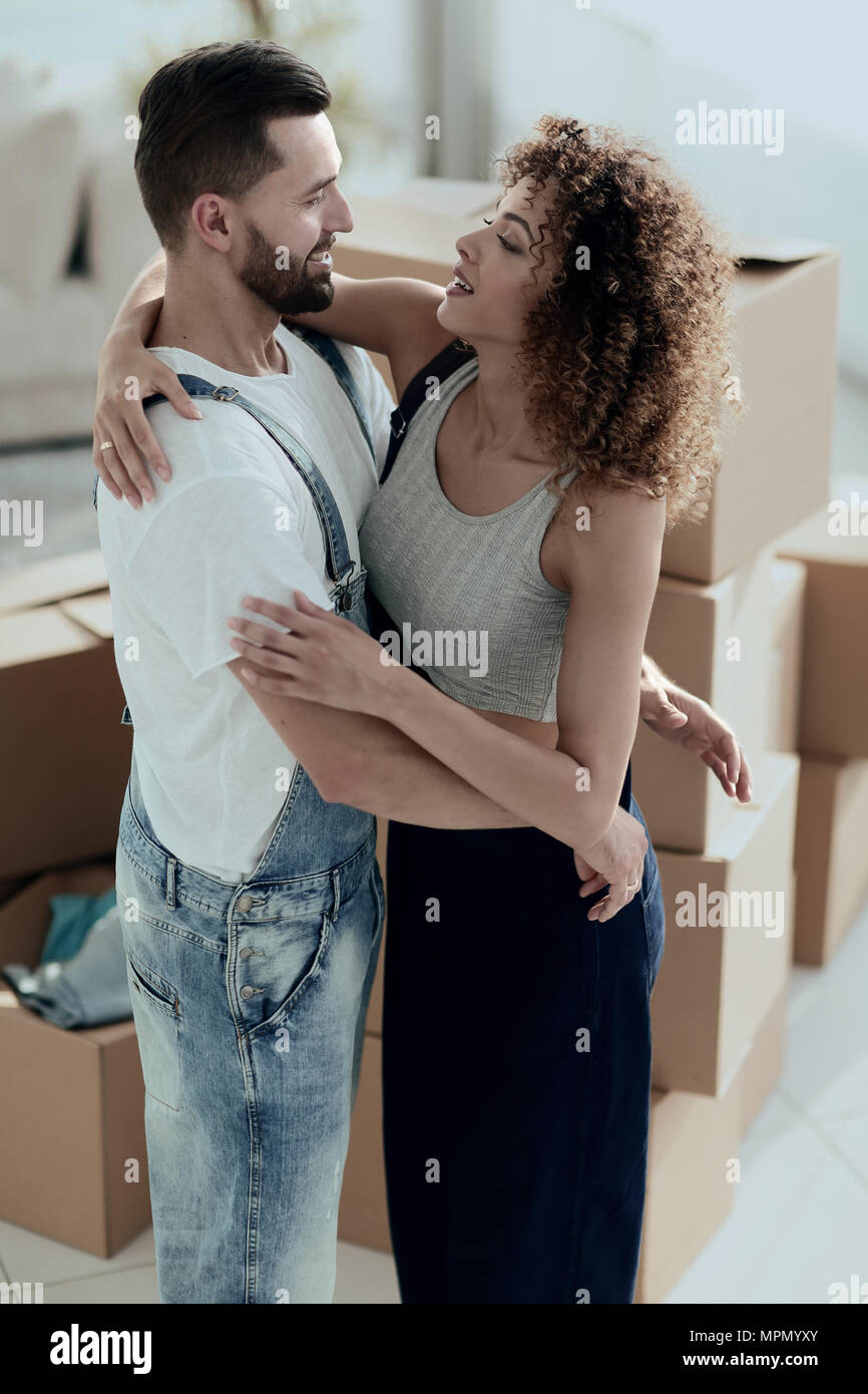 Portrait of a married couple when moving to a new house Stock Photo - Alamy
