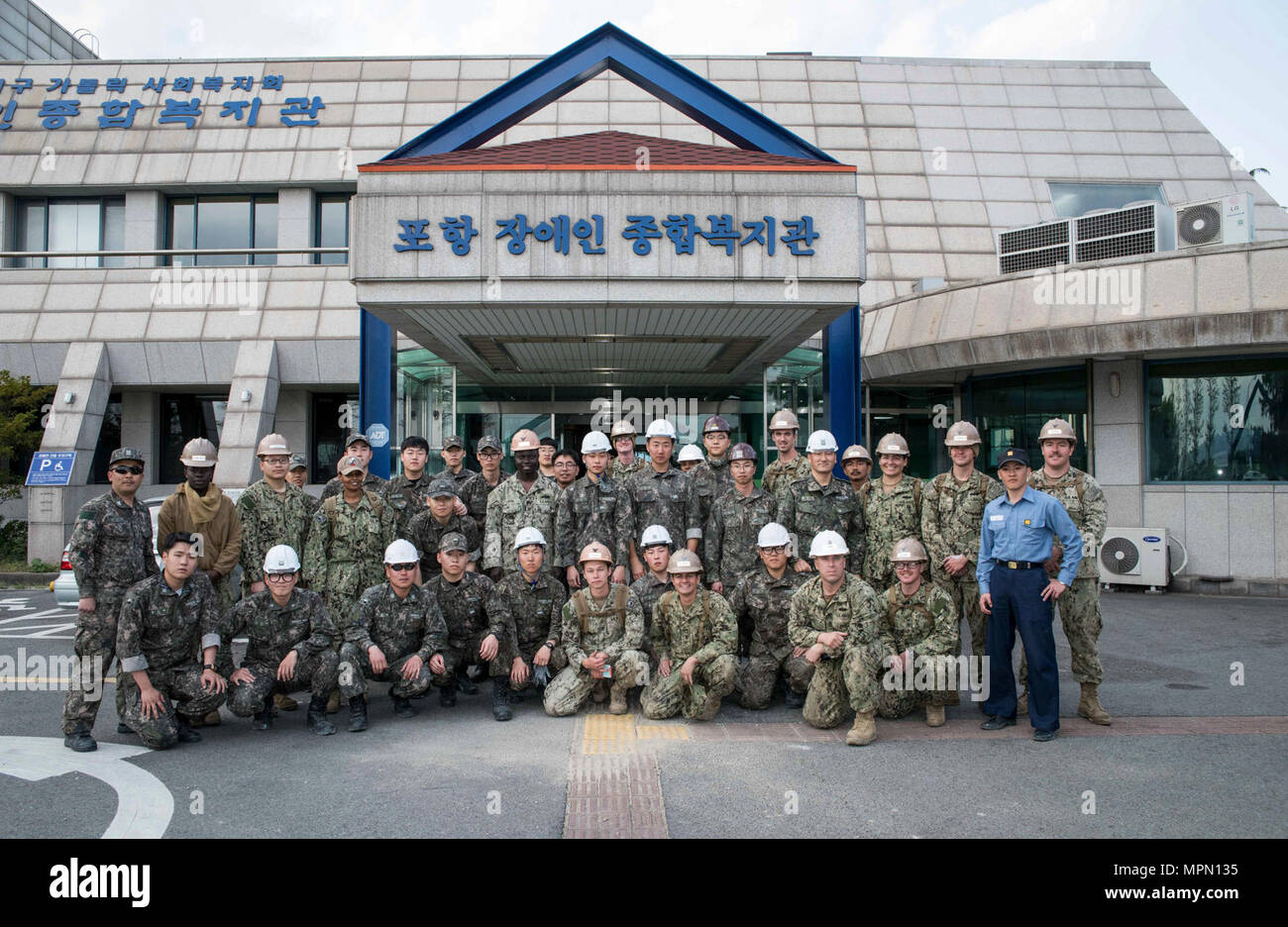 POHANG, Republic of Korea (April 14, 2017) –Sailors from Amphibious ...