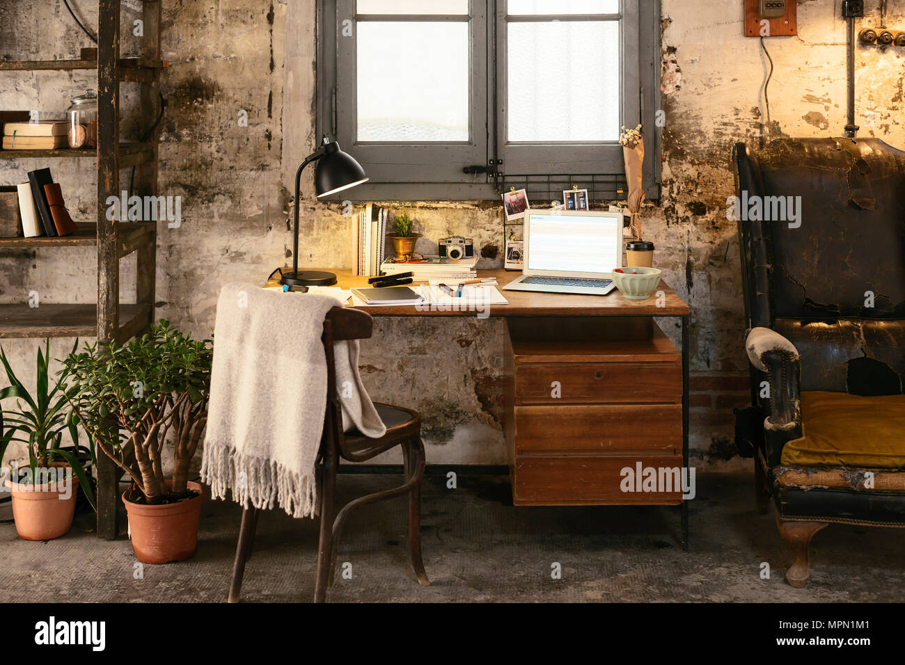 Old desk hi-res stock photography and images - Alamy