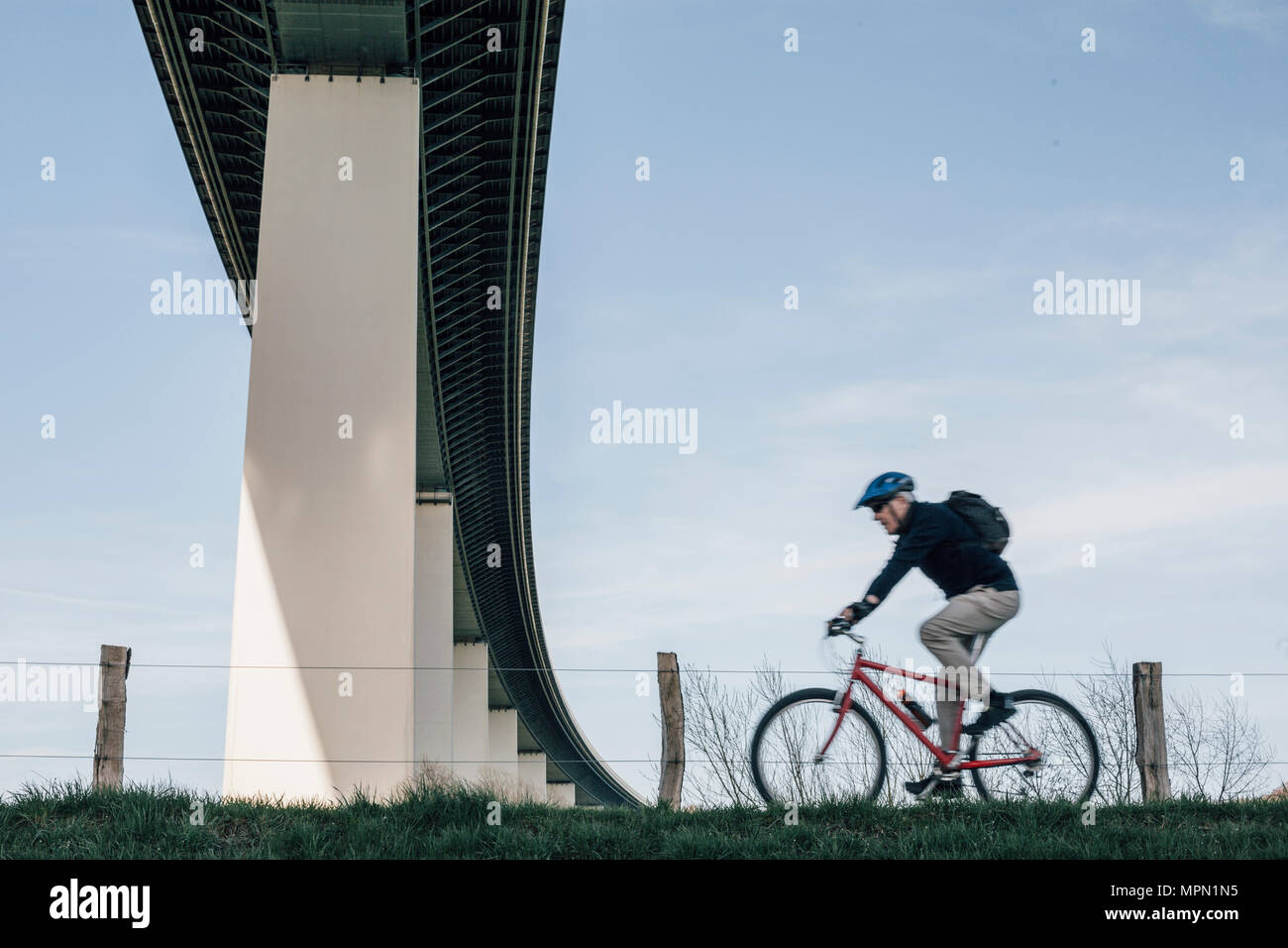 Living under bridges hi-res stock photography and images - Alamy