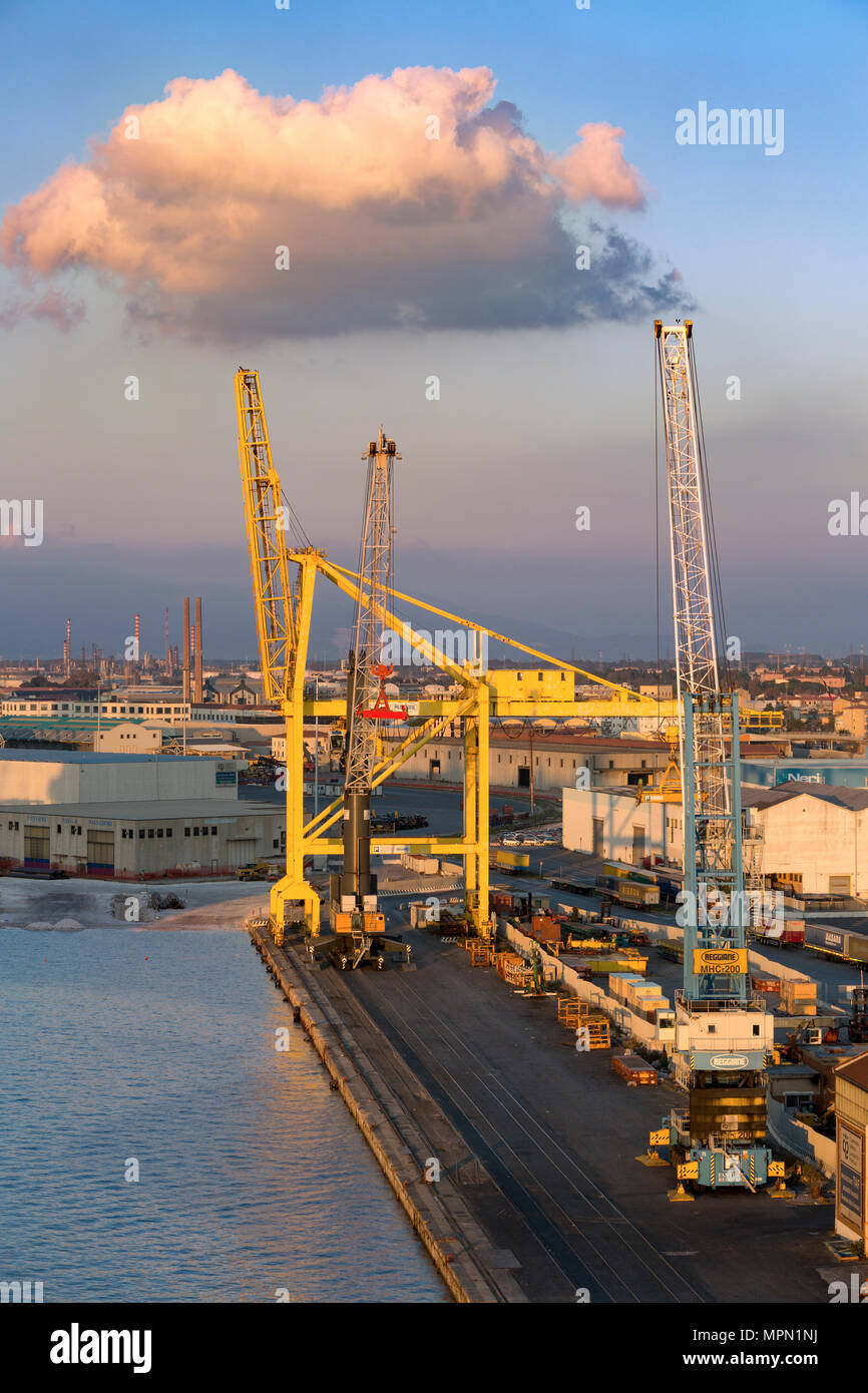 Italy city cranes crane hi-res stock photography and images - Alamy