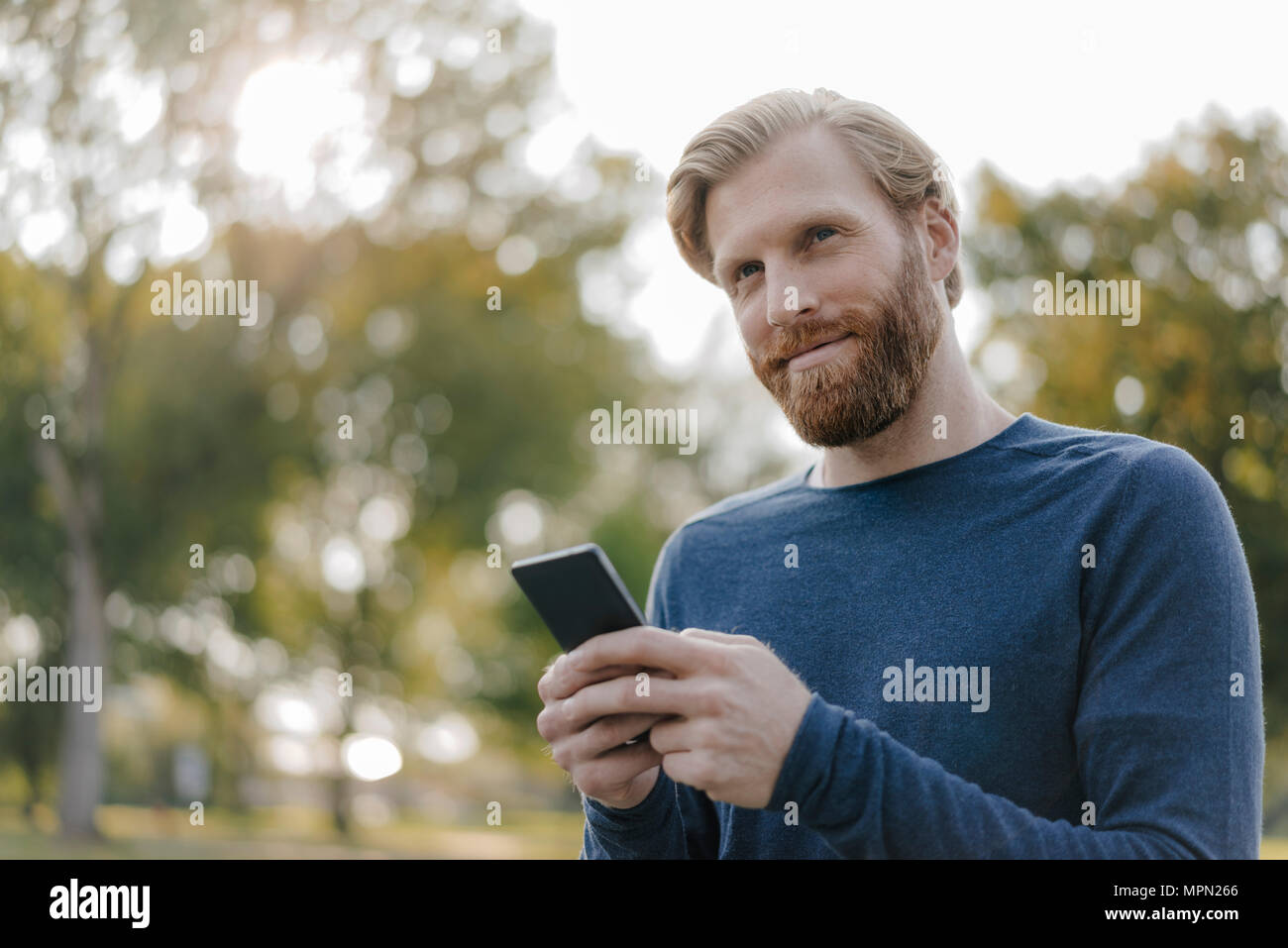 Man using mobile phone back of head hi-res stock photography and images ...