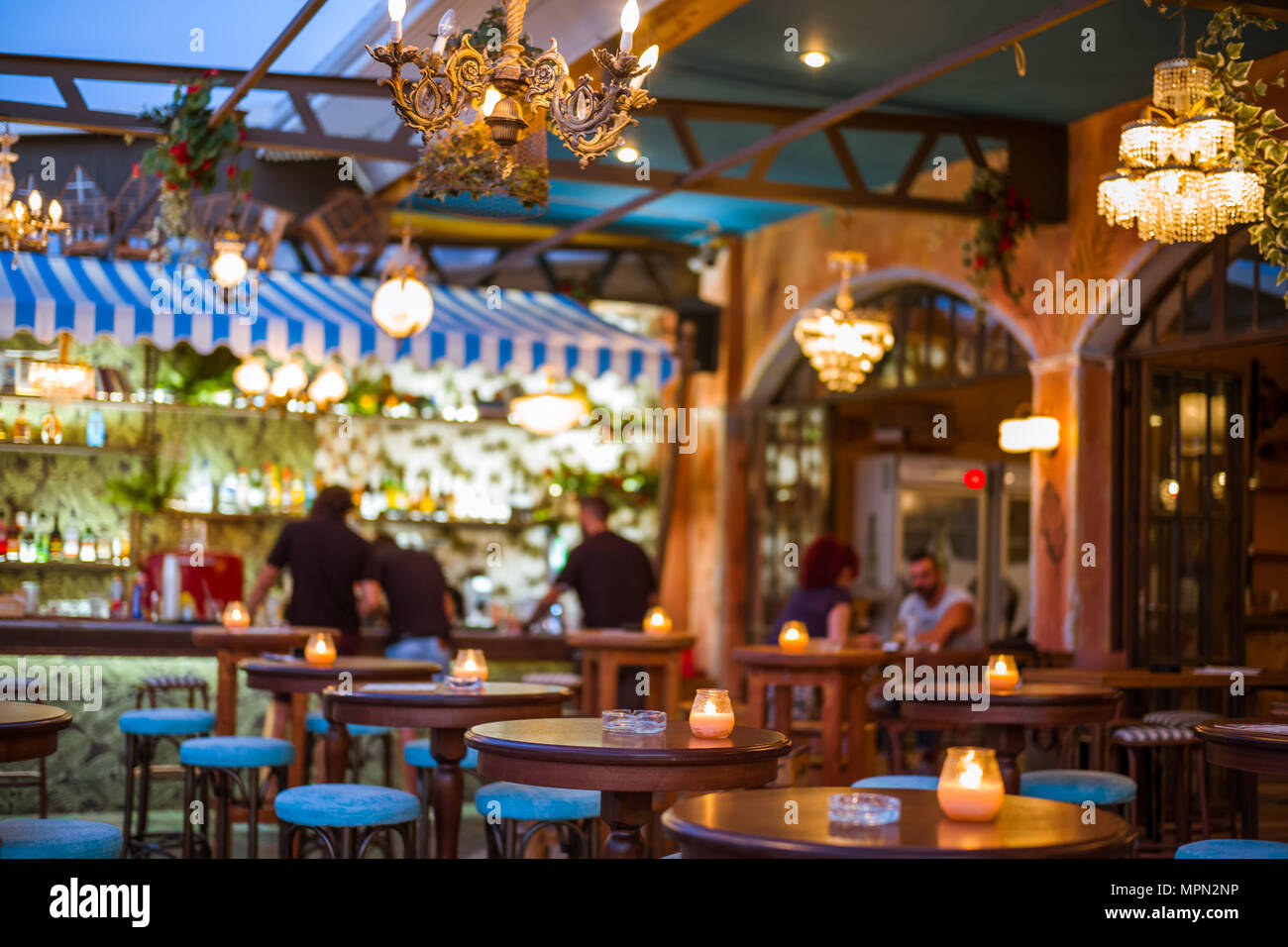 Open bar hi-res stock photography and images - Alamy