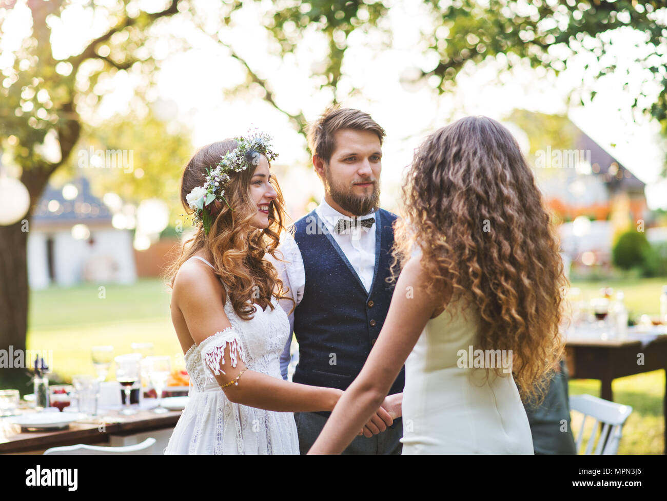 Party shaking hands outdoor hi-res stock photography and images - Alamy