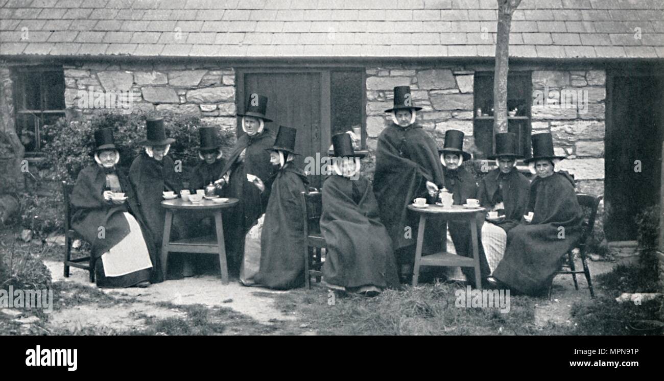 Black female welsh artist hi-res stock photography and images - Alamy