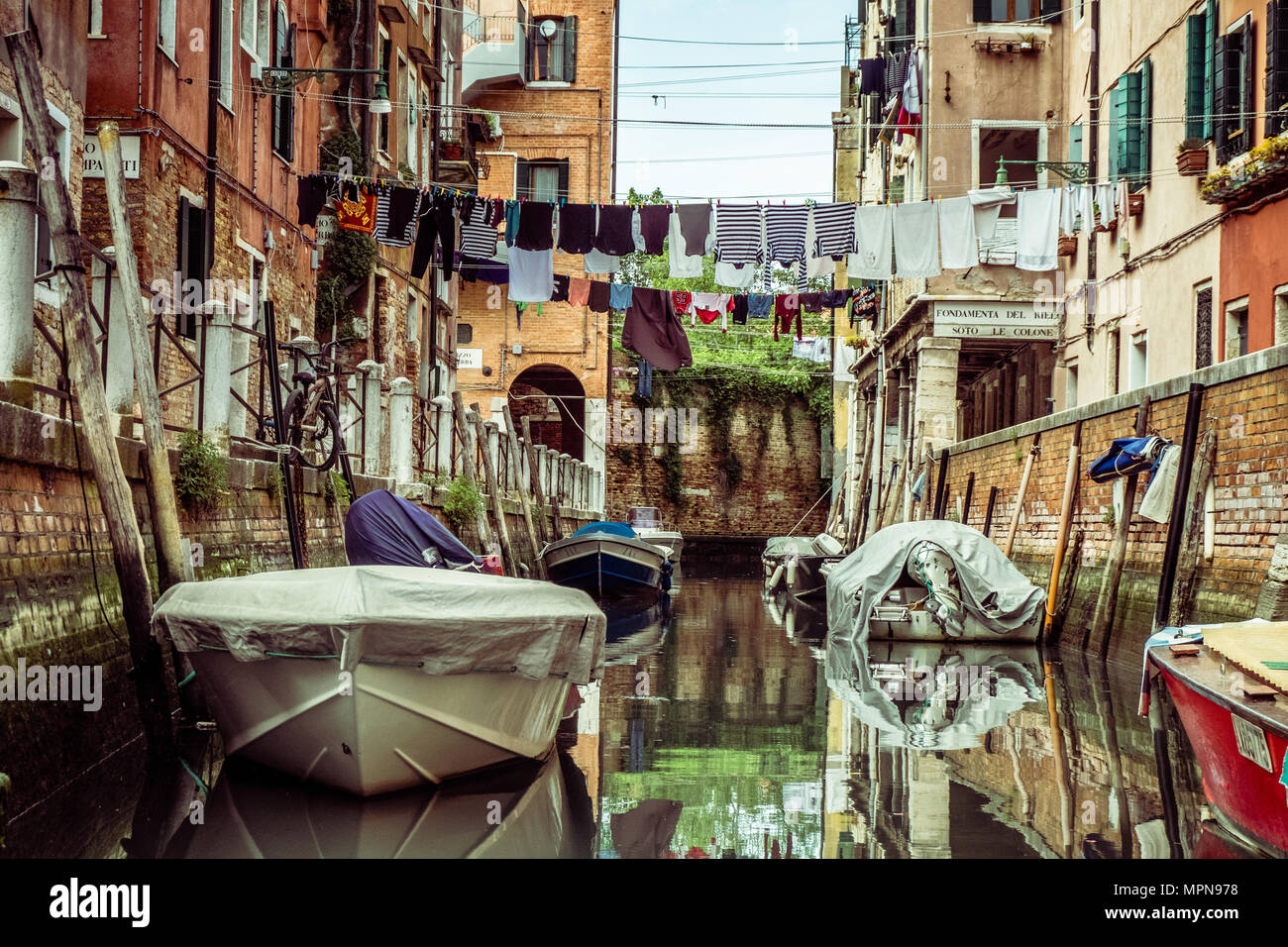 Cityscape canals hi-res stock photography and images - Alamy