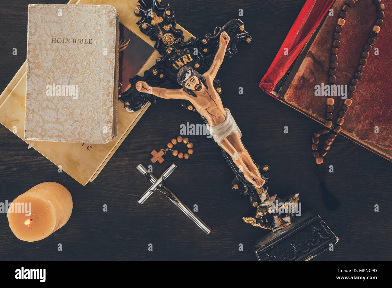 Cross table hi-res stock photography and images - Alamy