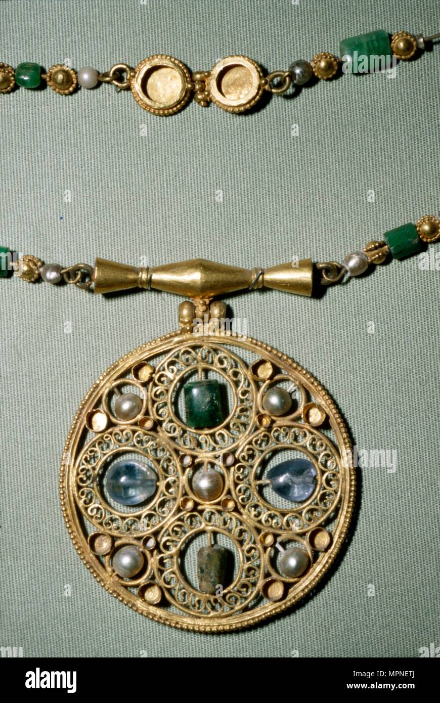 Gold byzantine jewelry hi-res stock photography and images - Alamy