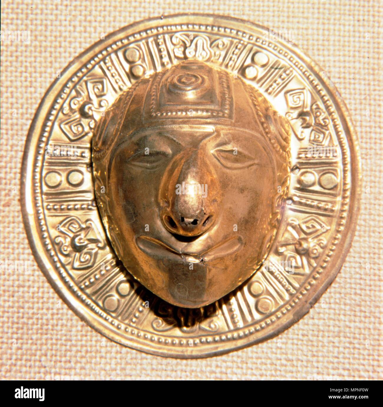 Pre columbian gold artifact hi-res stock photography and images - Alamy