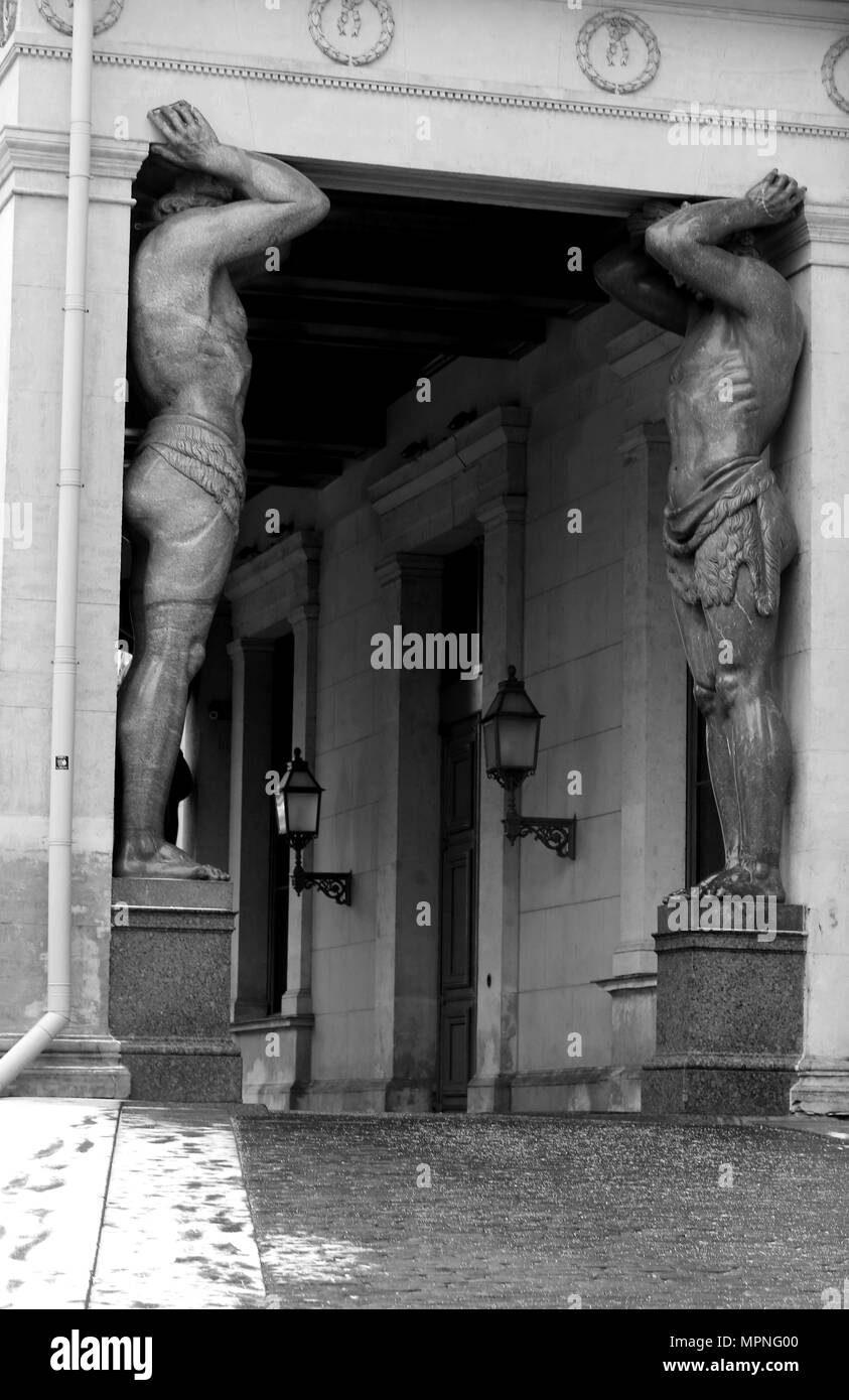 Photo magnificent sculpture of Atlanta in the Hermitage in Petersburg ...
