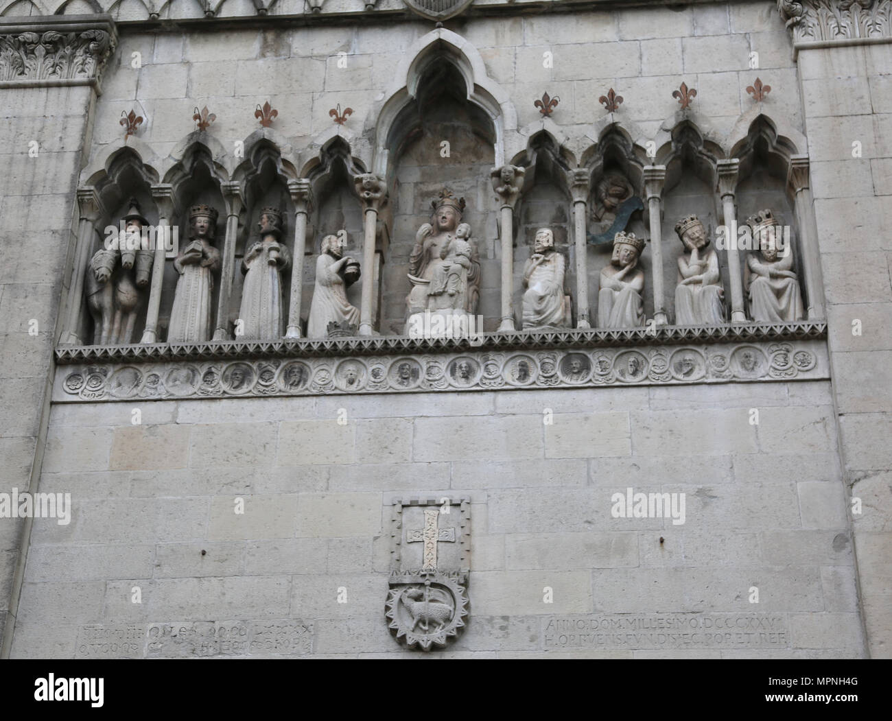 Statue three kings on facade hi-res stock photography and images - Alamy