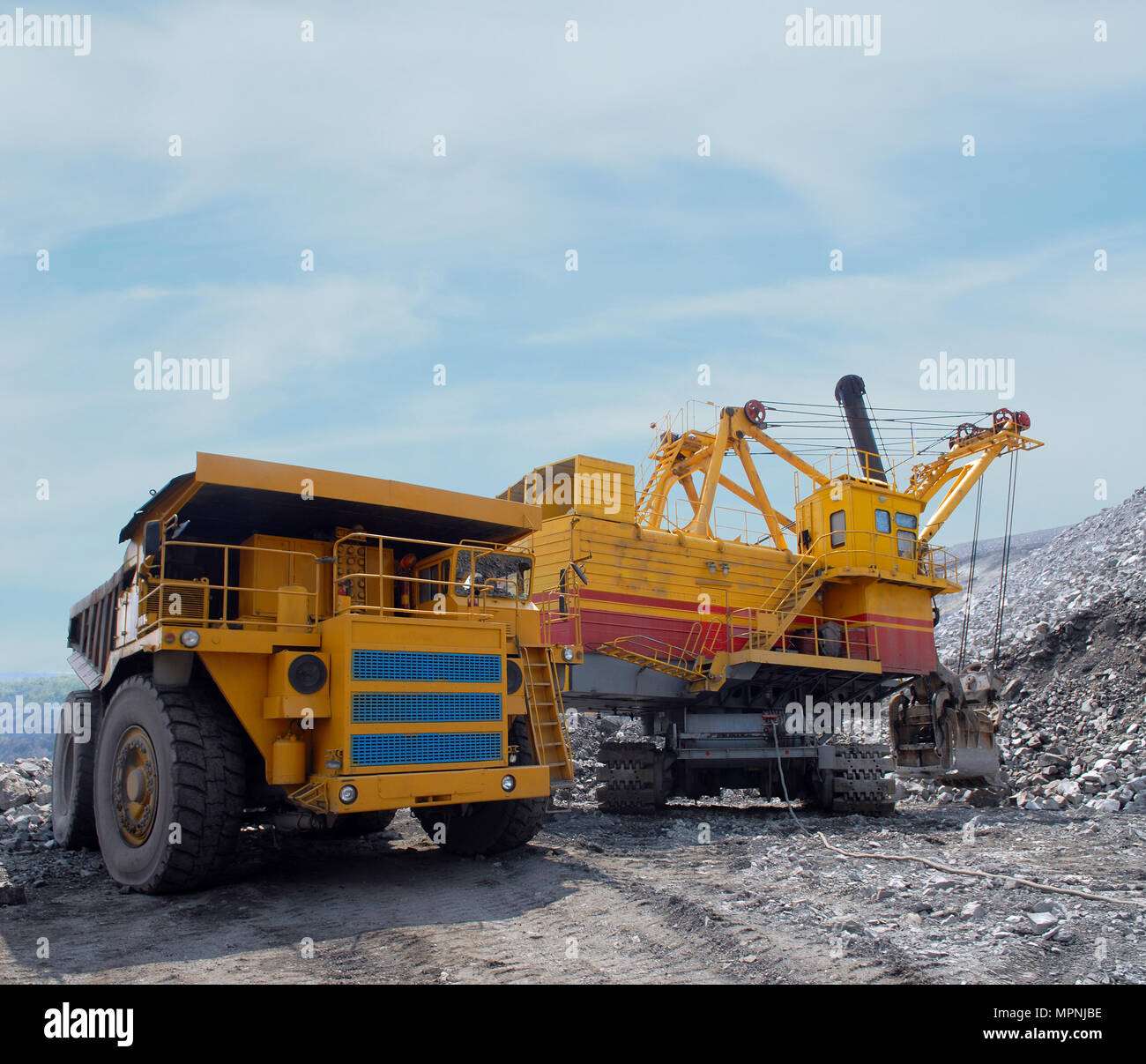 Truck ore quarry loading hi-res stock photography and images - Alamy
