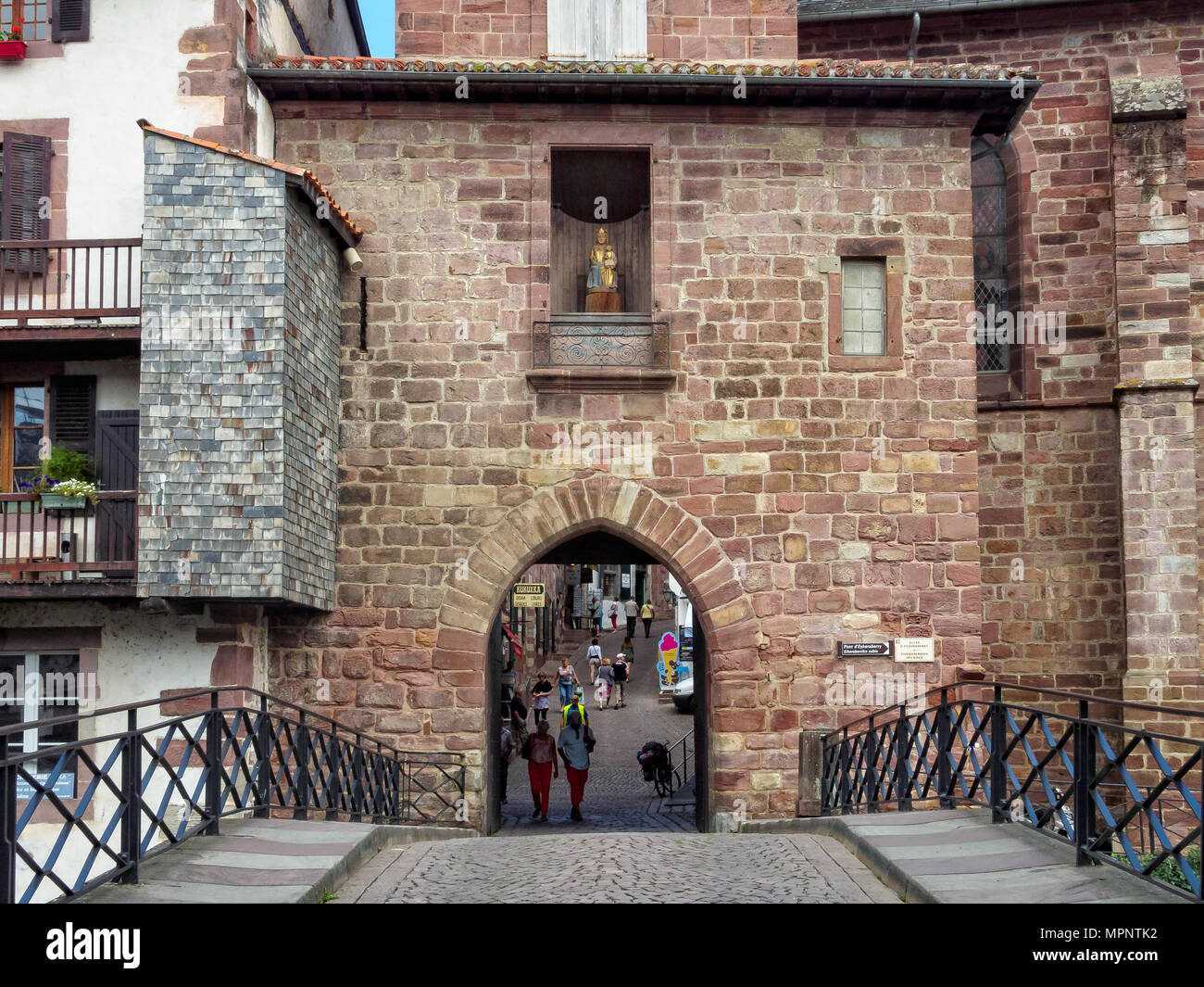 Saint james gate hi-res stock photography and images - Alamy