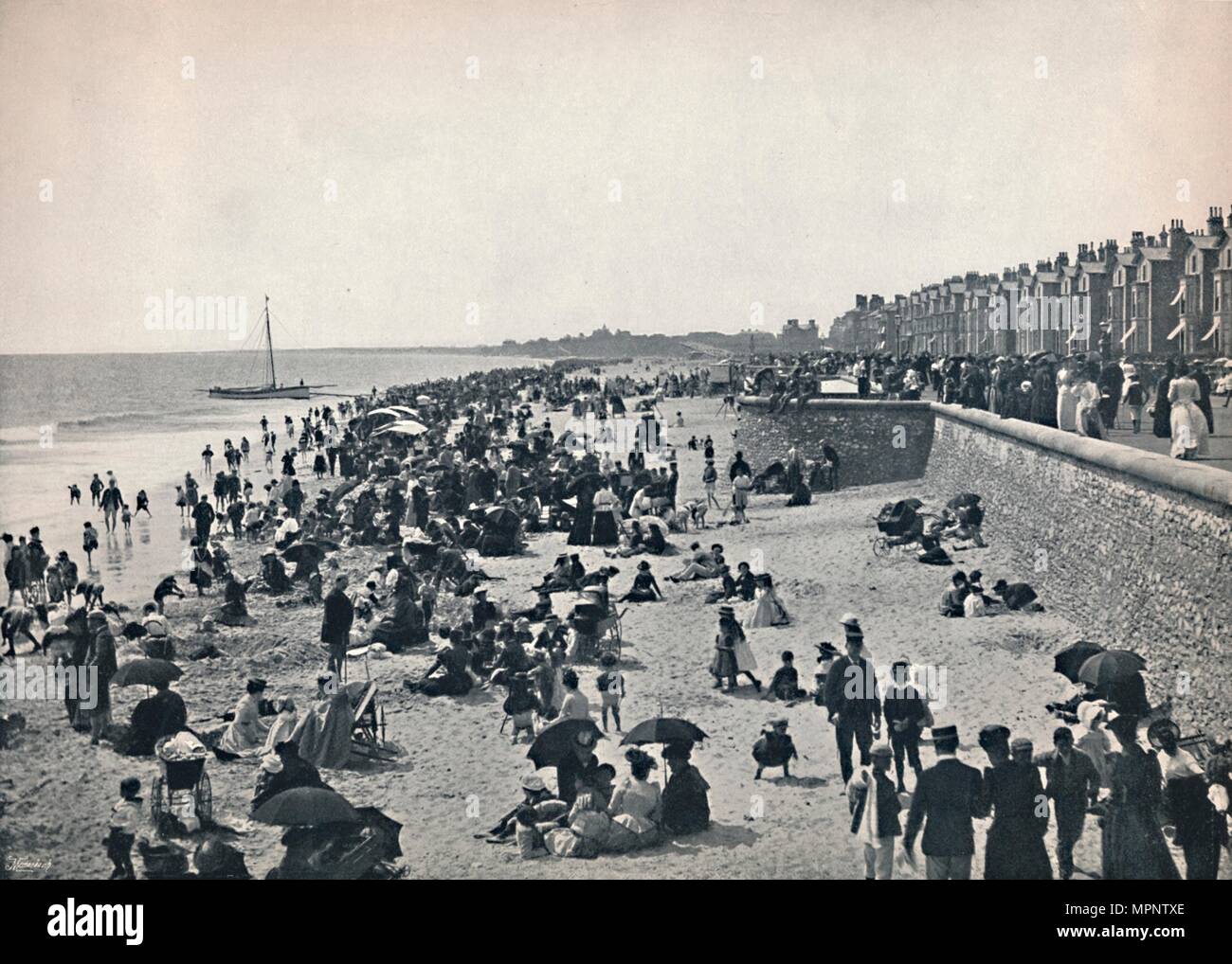 Lowestoft town and beach hi-res stock photography and images - Alamy