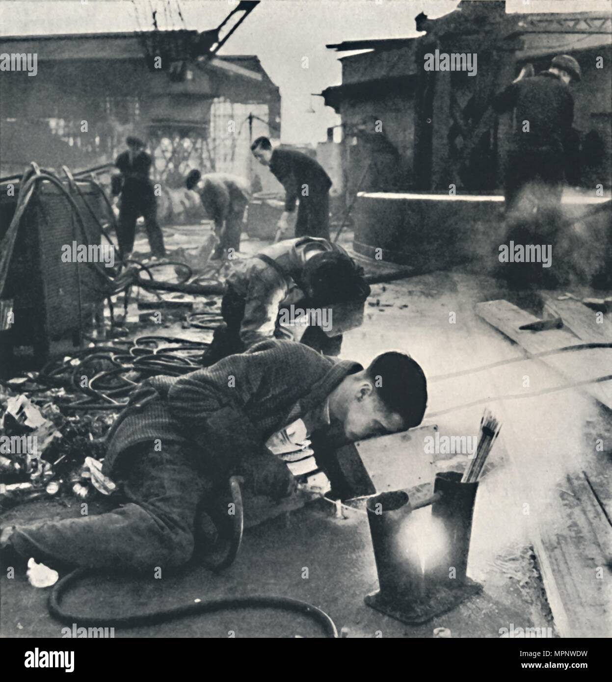 'Rivetting', 1941. Artist: Cecil Beaton Stock Photo - Alamy