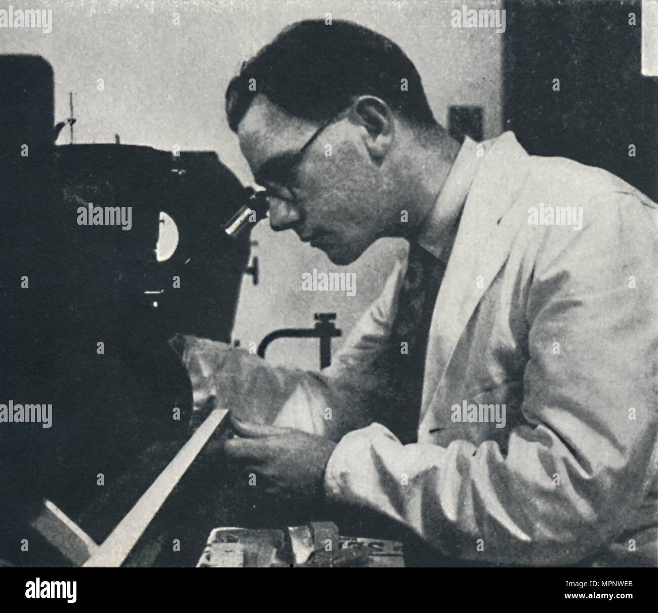 Research laboratory 1940s hi-res stock photography and images - Alamy