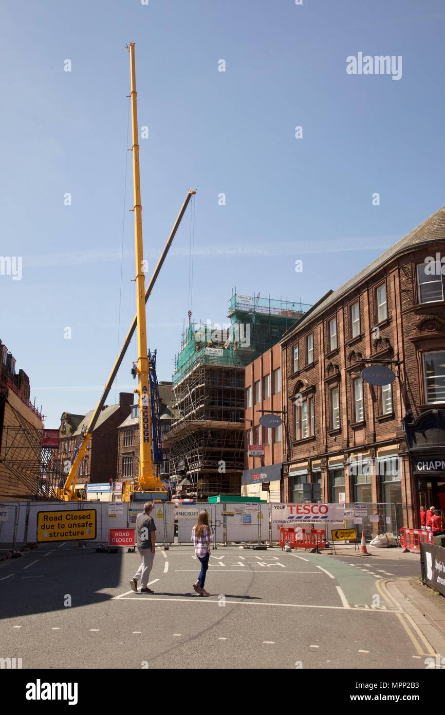 Crane falling over hi-res stock photography and images - Alamy