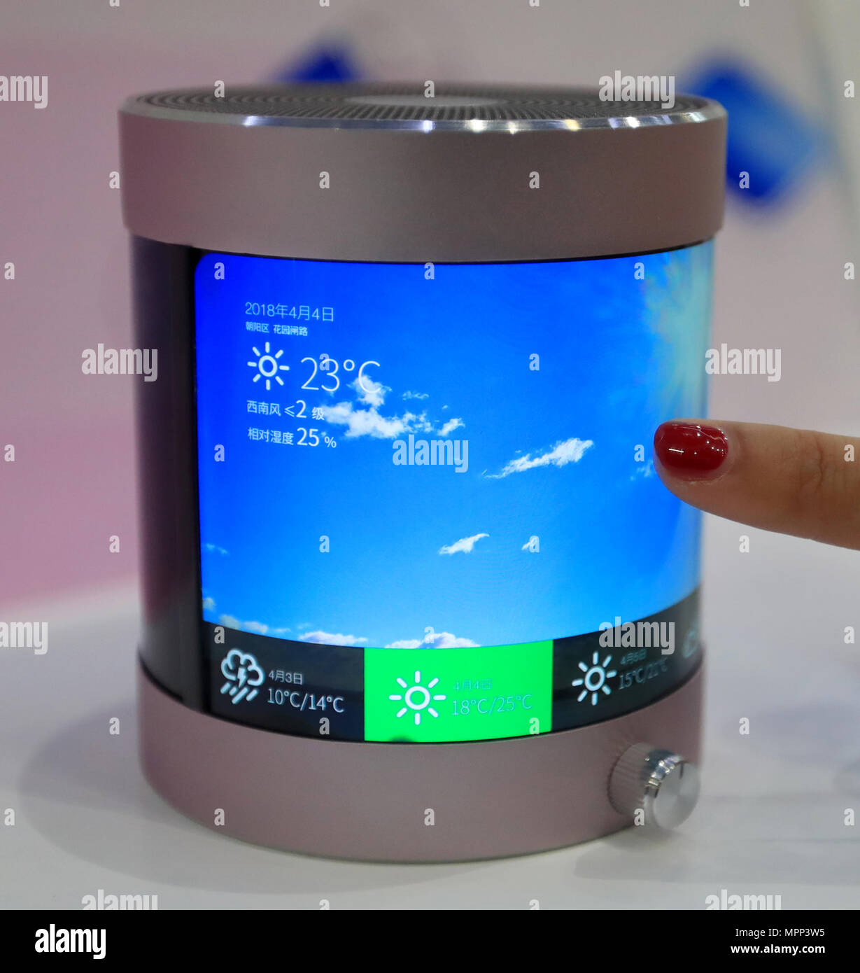 Los Angeles, USA. 23rd May, 2018. A staff member of China's Visionox ...