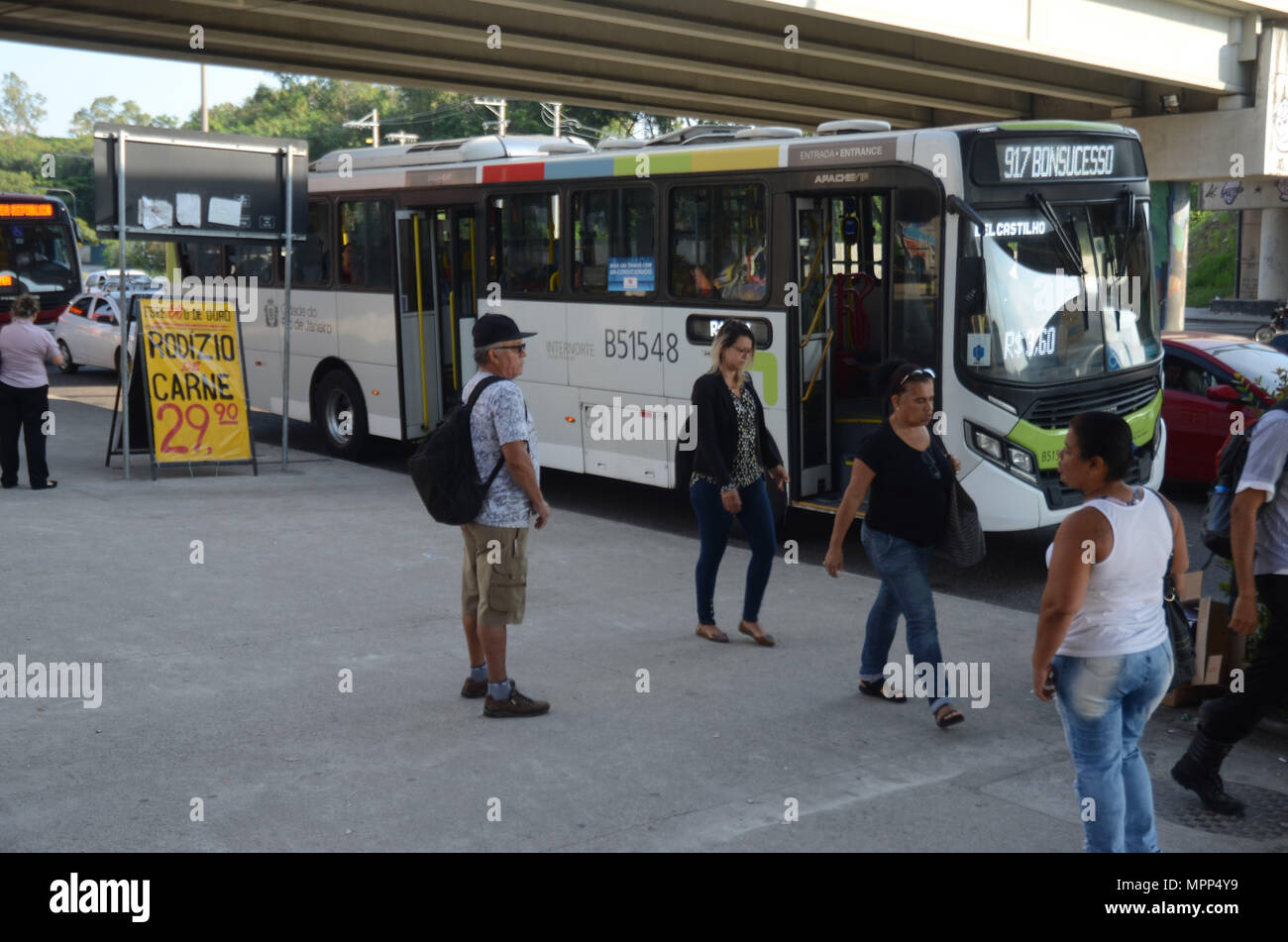 Rio De Janeiro, Brazil. 24th May, 2018. Buses circulate with half of ...