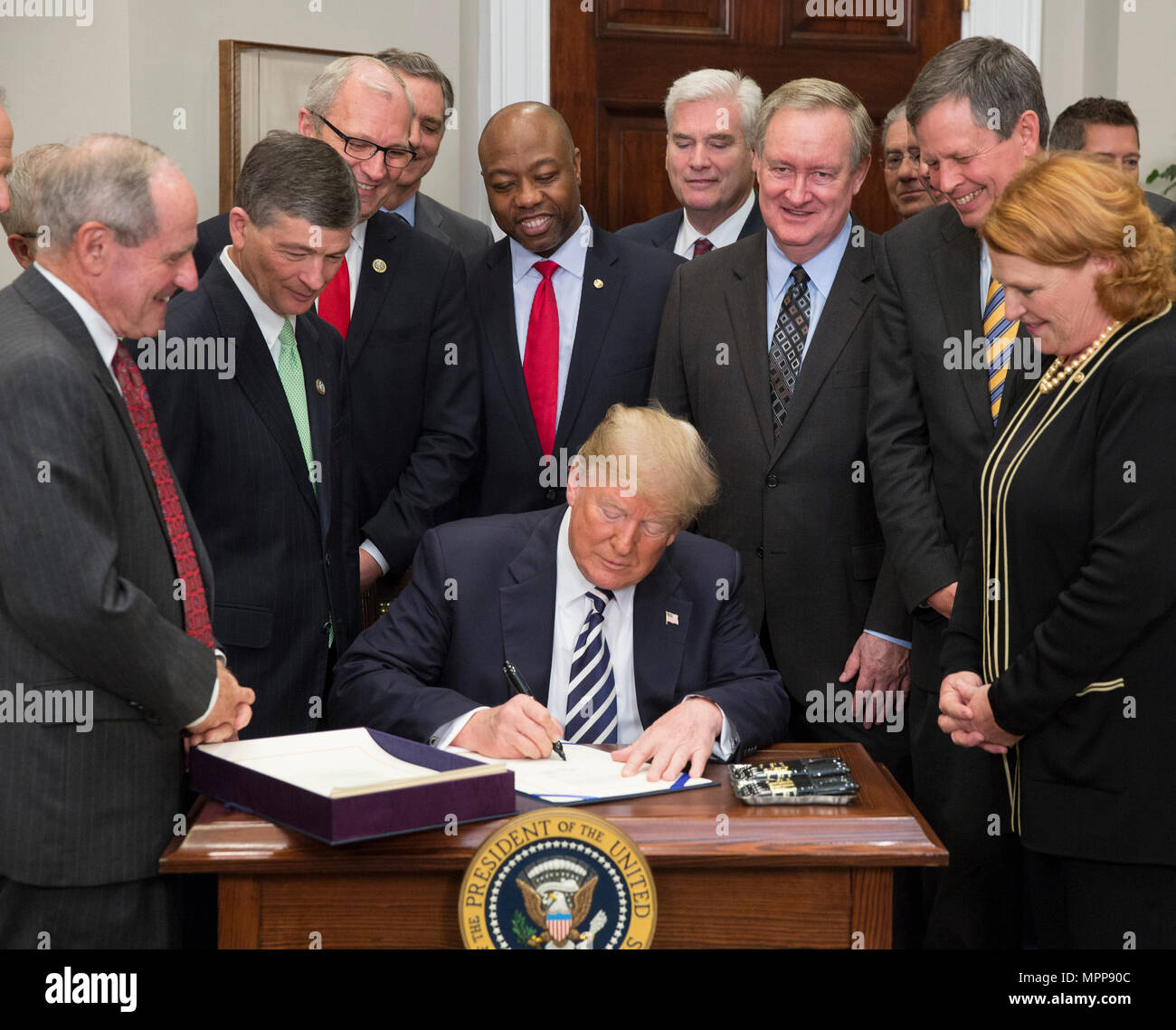 Standing with members of his Cabinet and Congress, United States ...