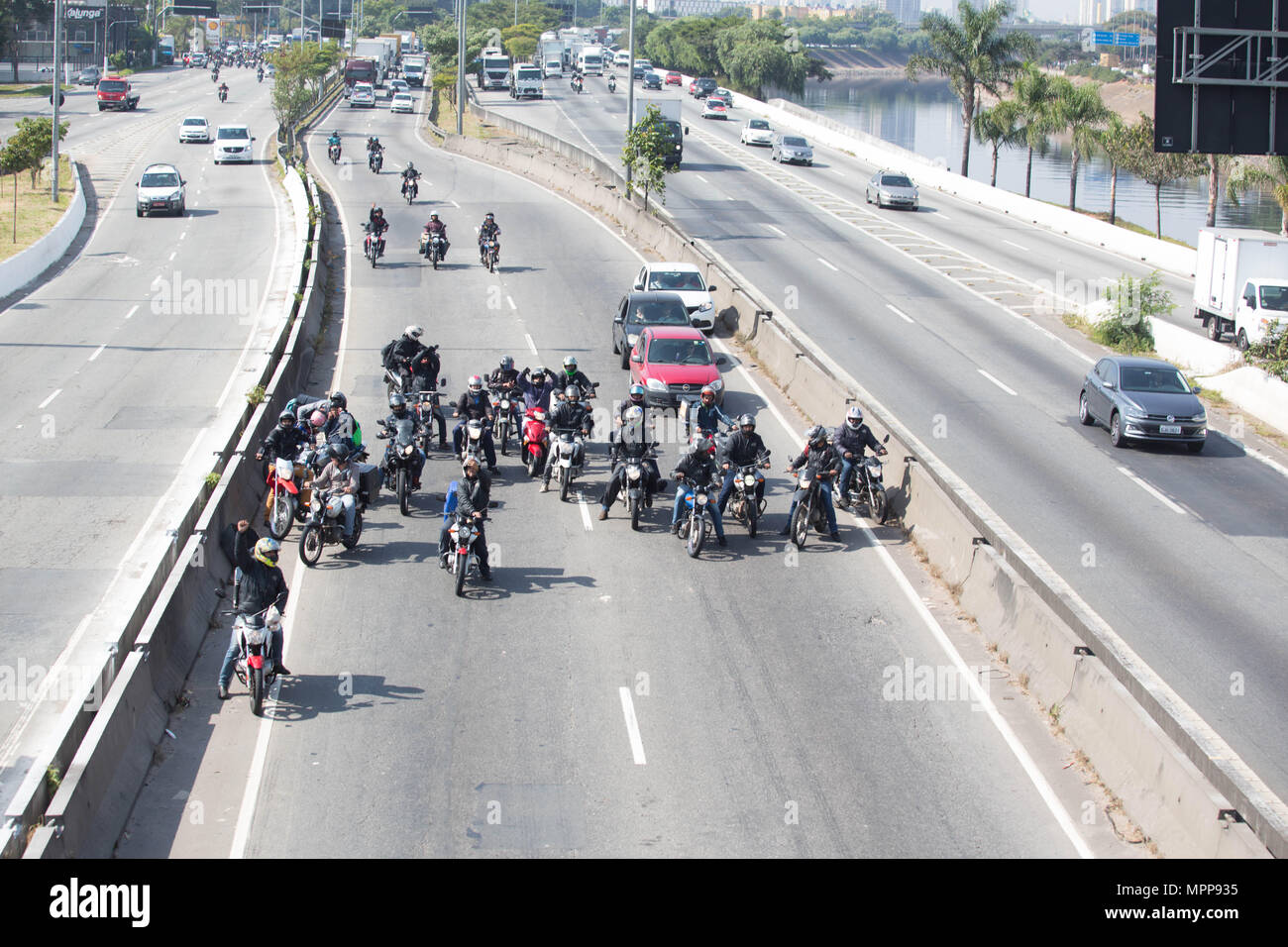 Sao Paulo, Sao Paulo, Brazil. 24th May, 2018. Brazilian truckers and ...