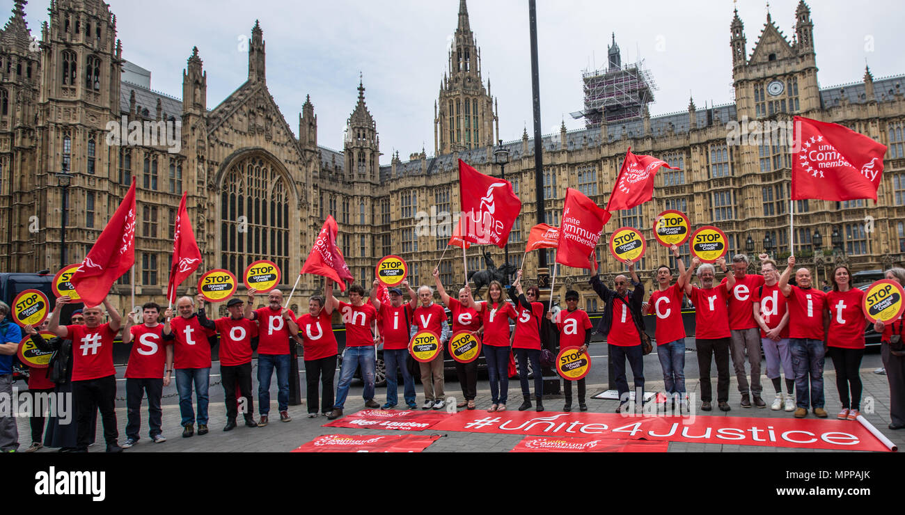 Universal credit hi-res stock photography and images - Alamy