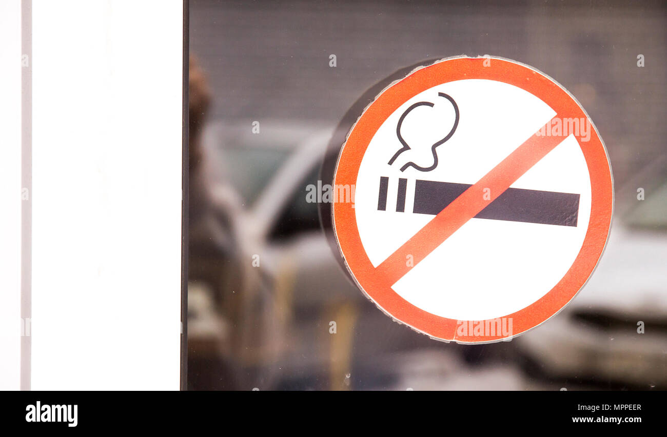 Ban on smoking hi-res stock photography and images - Alamy