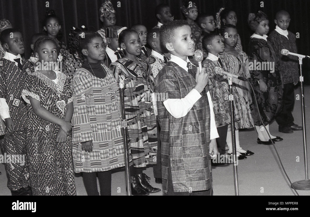 children standing singing Stock Photo - Alamy