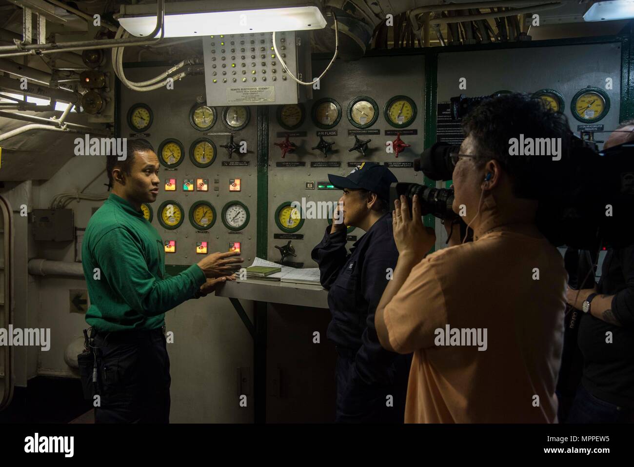 170405-N-QI061-030 ATLANTIC OCEAN (April 5, 2017) Aviation Boatswain's Mate (Equipment) 2nd ...